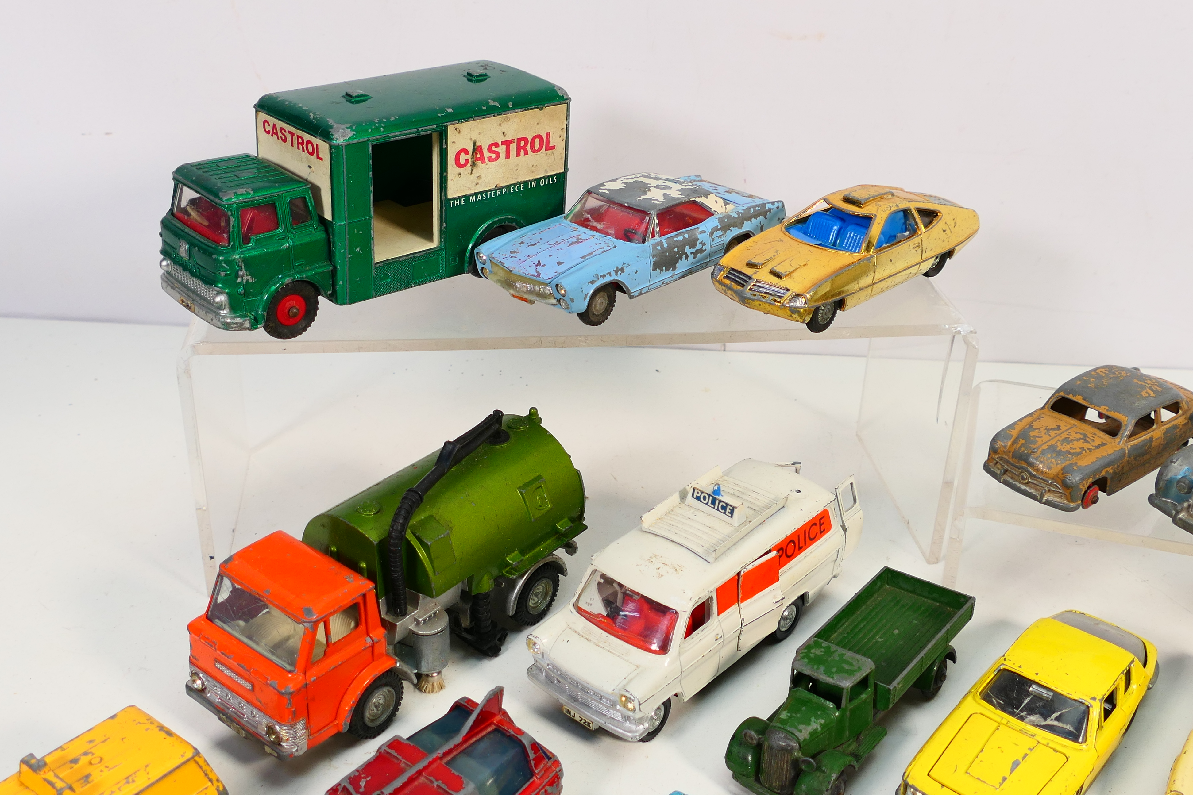 Spot-On - Dinky Toys - Corgi Toys - Others - An unboxed group of ...