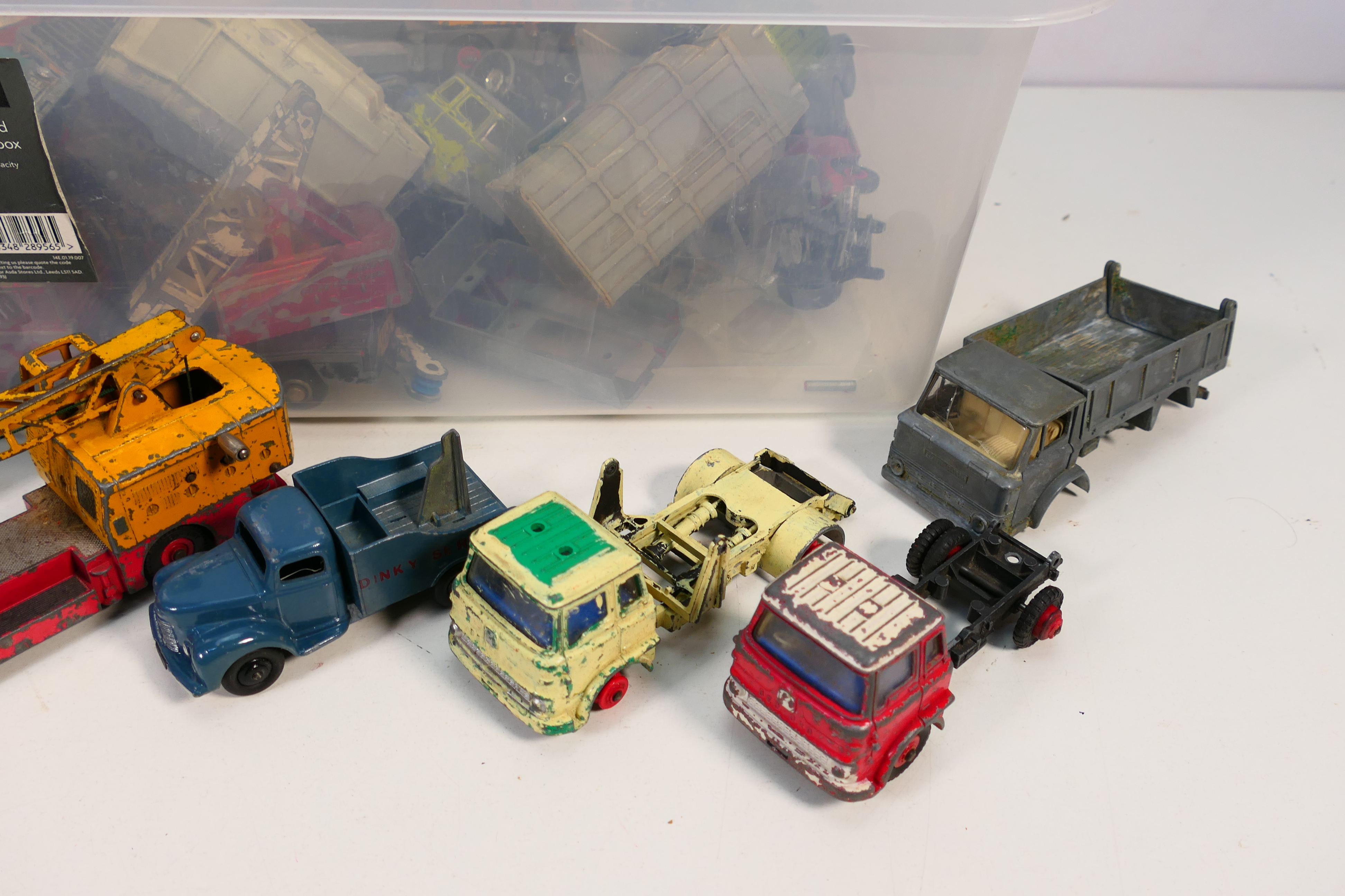 Dinky Toys - A large quantity of unboxed and playworn diecast Dinky Toy ...