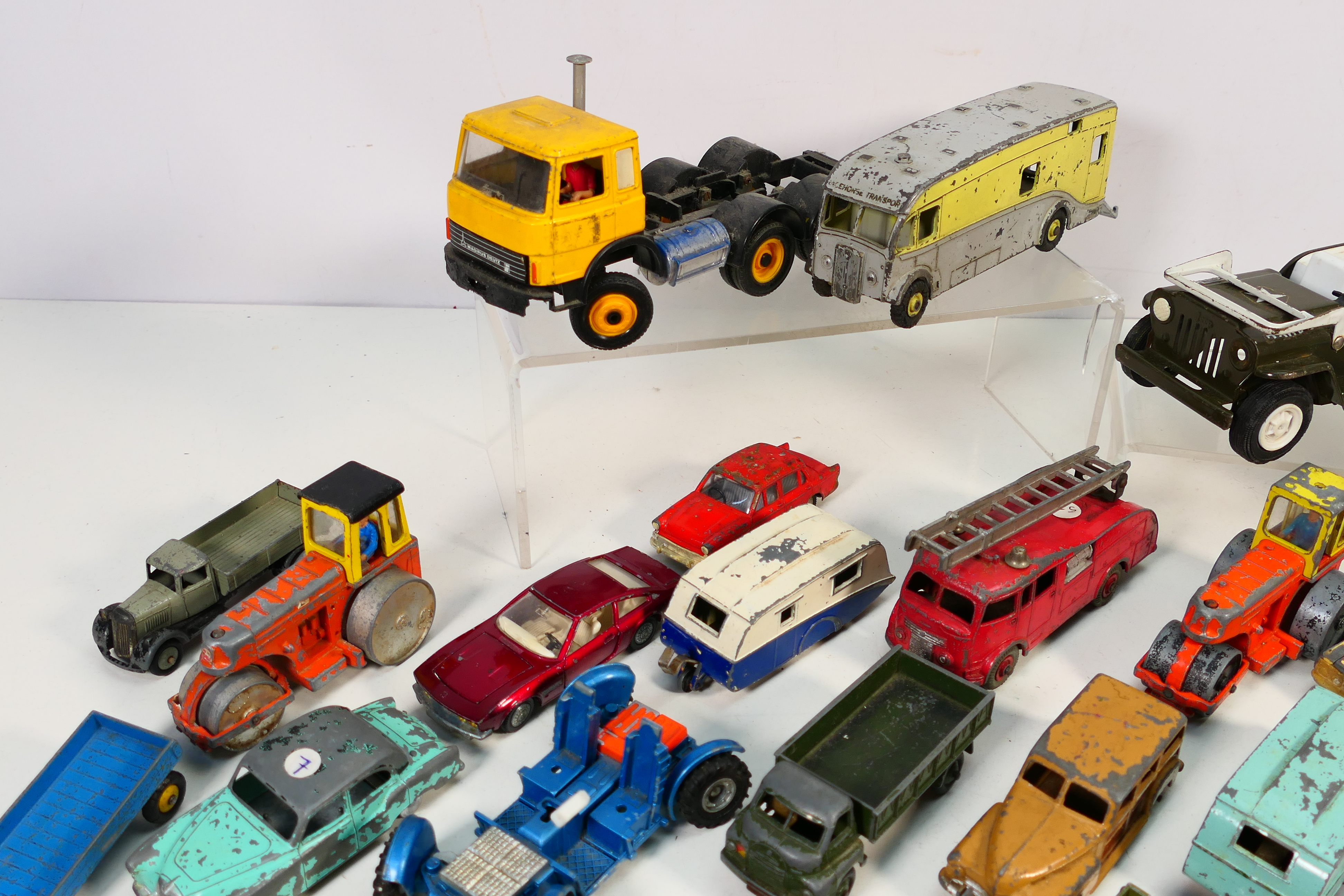 Britains - Dinky Toys - Corgi Toys - Others - An unboxed collection of ...
