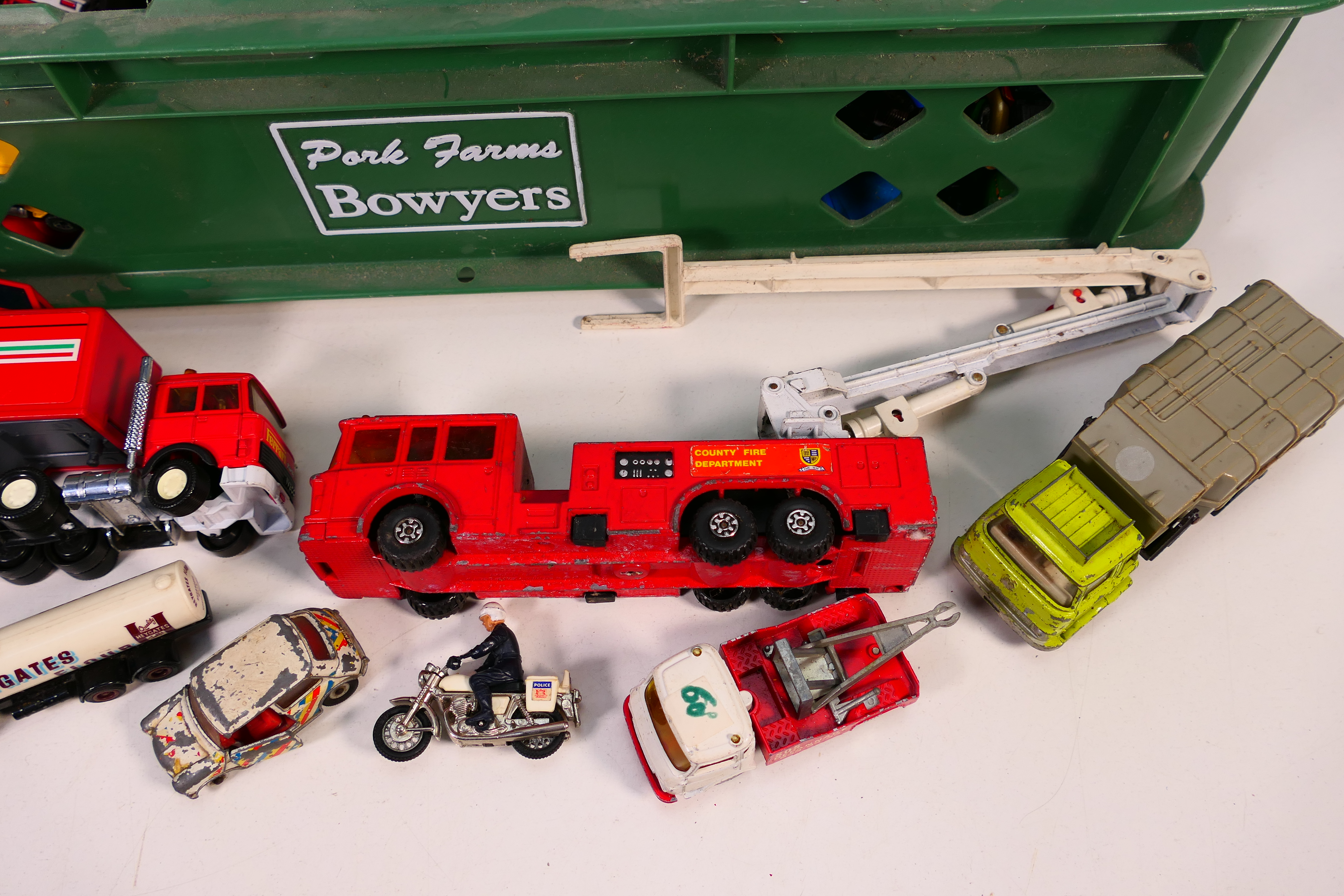 Dinky Toys - Corgi Toys - Britains - Matchbox - Others - A large group ...
