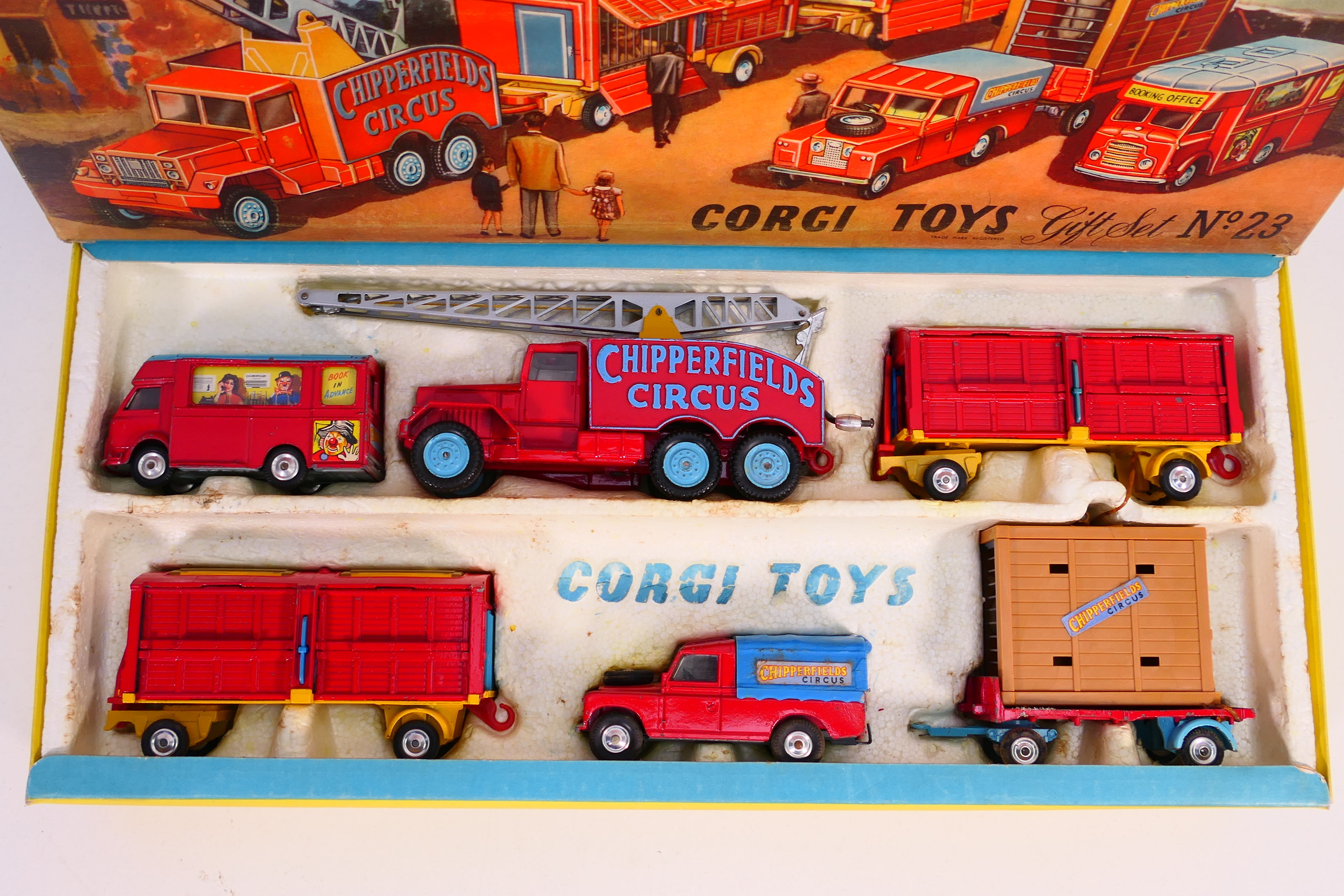 Corgi Circus Models - a boxed gift set Chipperfields Circus # 23 ...