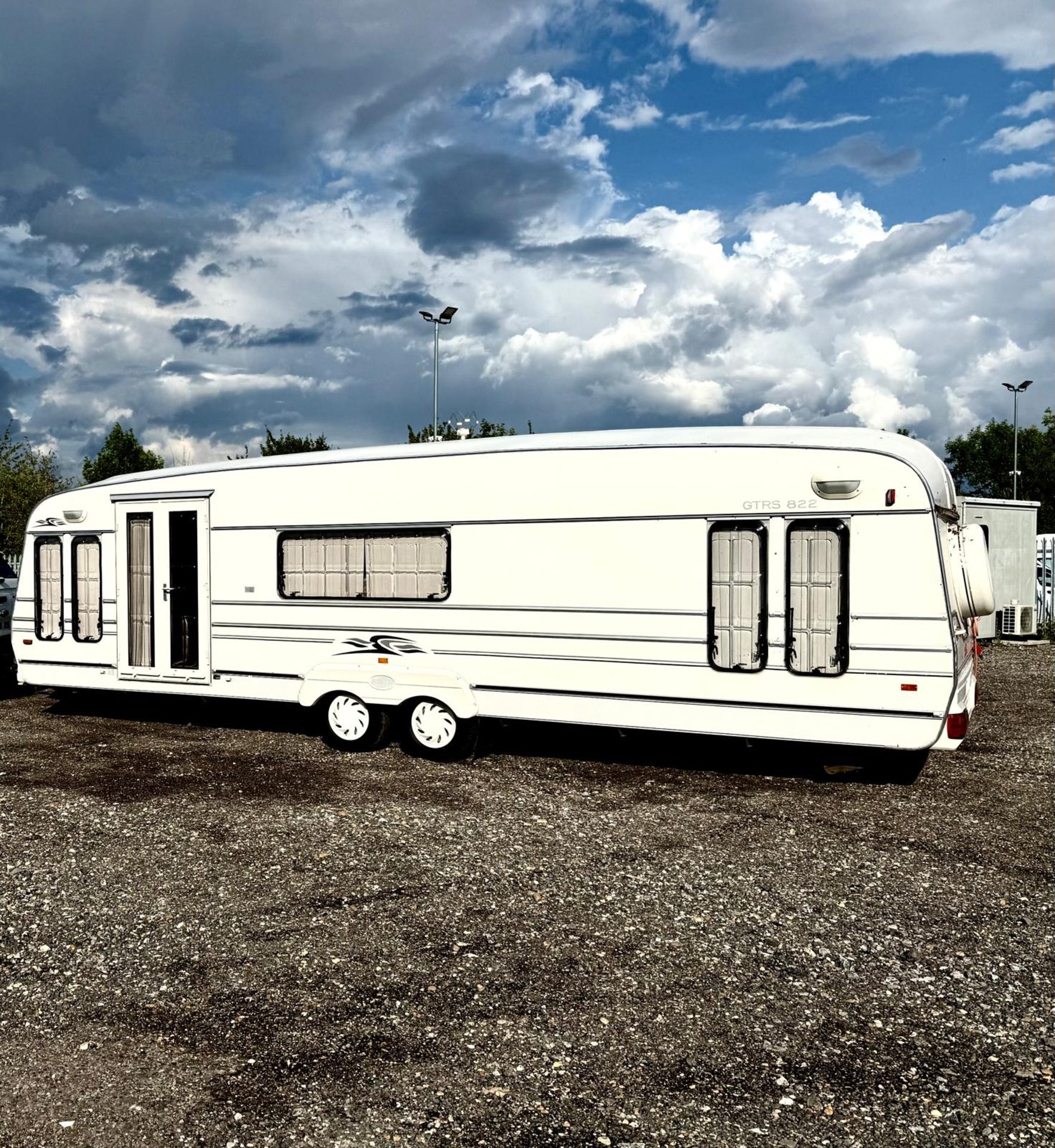 Roma GTRS 822 Sullivan Signature Series Twin Axel Caravan Vehicle Make ...