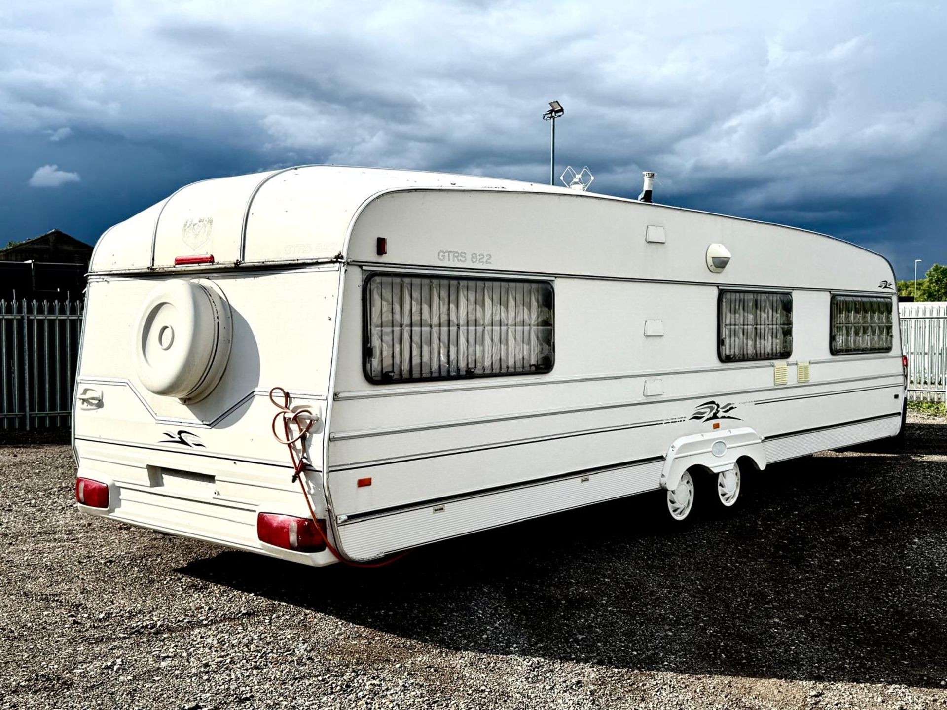Roma GTRS 822 Sullivan Signature Series Twin Axel Caravan Vehicle Make ...