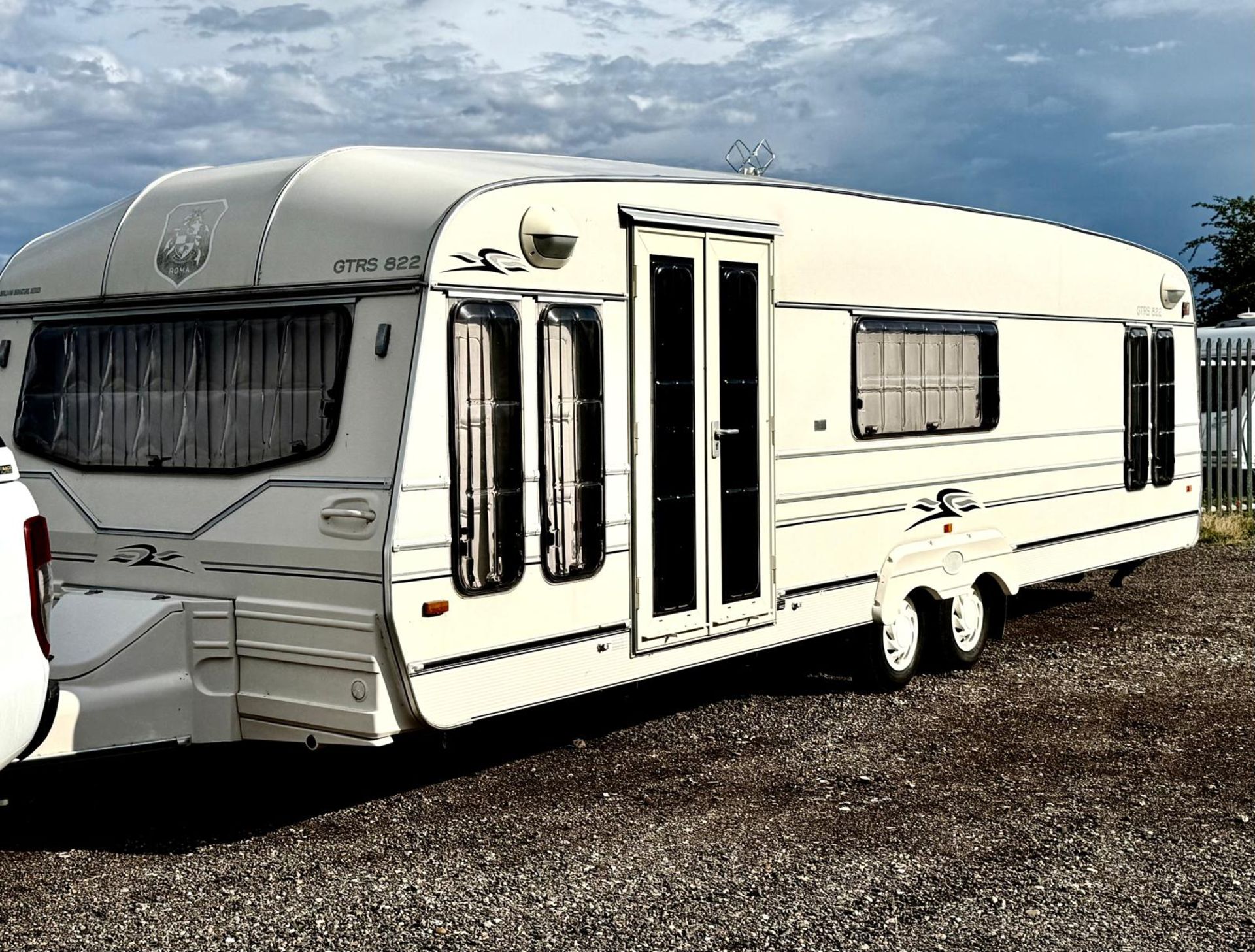 Roma GTRS 822 Sullivan Signature Series Twin Axel Caravan Vehicle Make ...