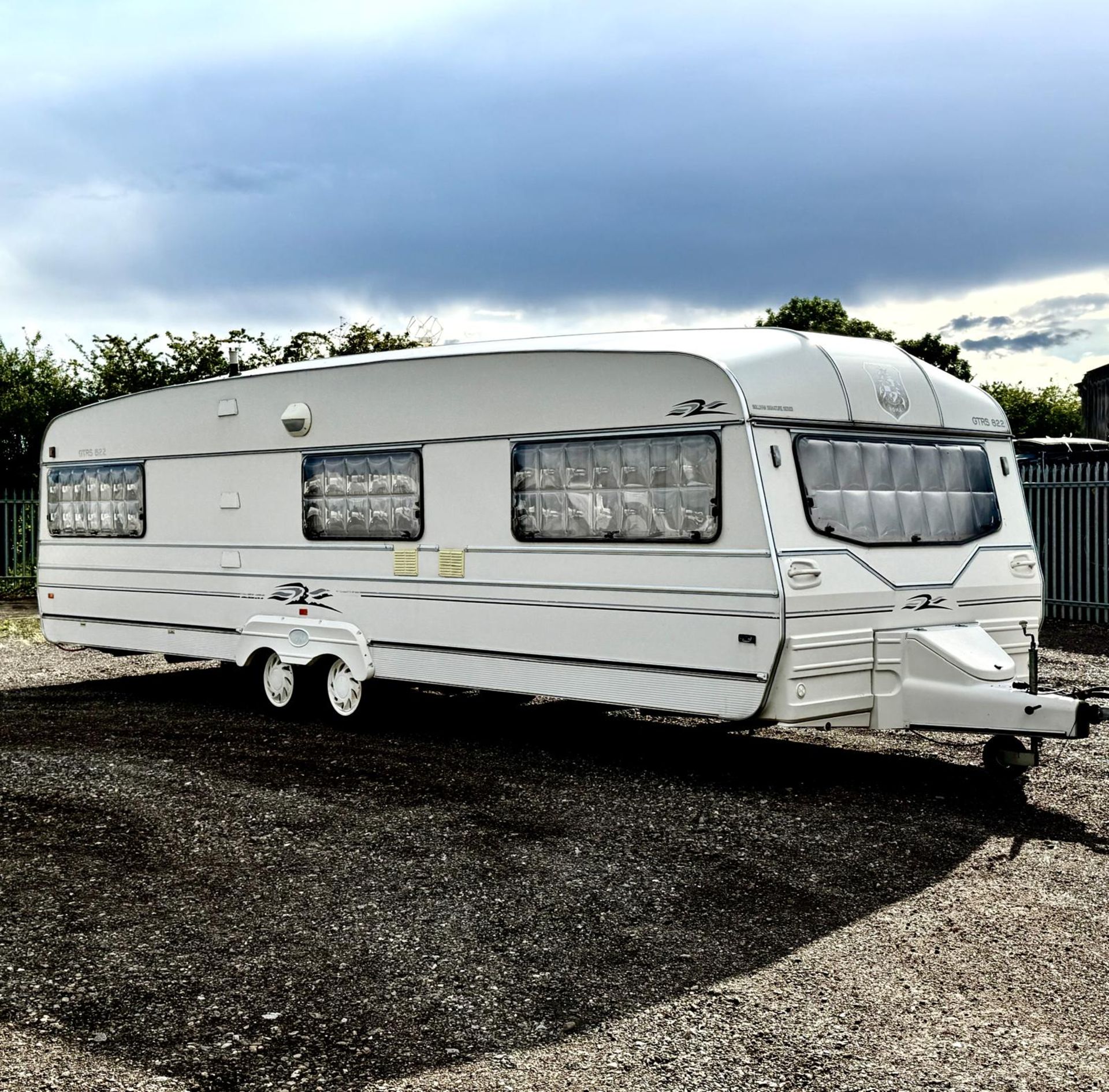 Roma GTRS 822 Sullivan Signature Series Twin Axel Caravan Vehicle Make ...