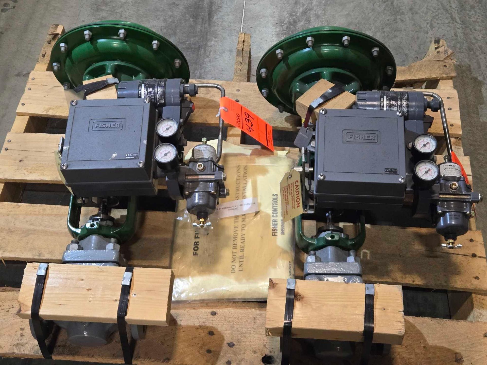 Lot of (2) Fisher valves m/n EZ, s/n's F000205463, 3/4 inch, F000205858 ...