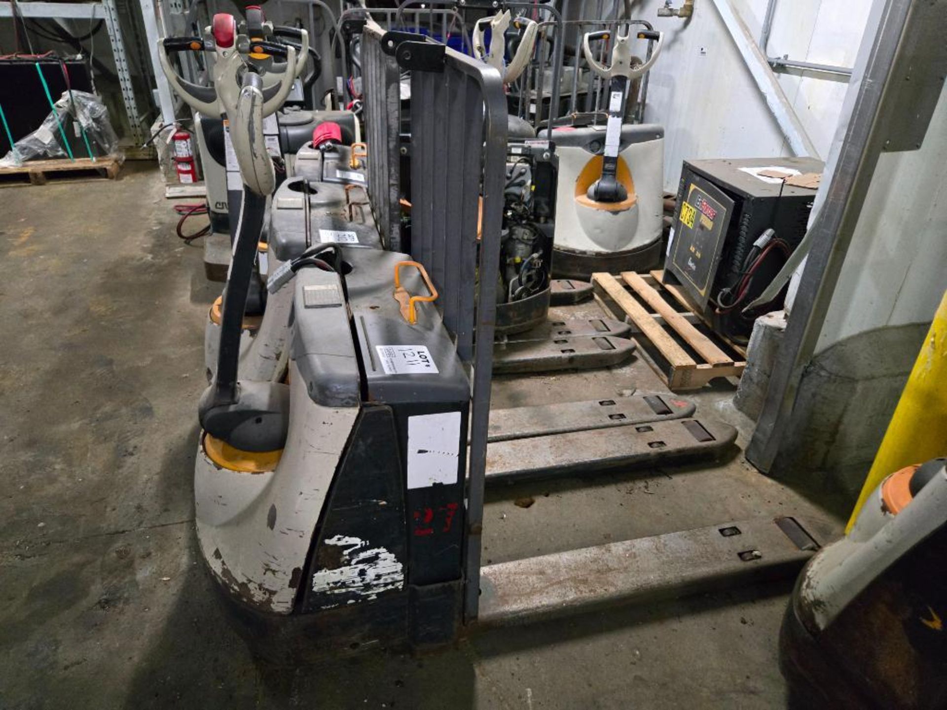 Crown WP3035-45 Pallet Truck 4500LBS Capacity