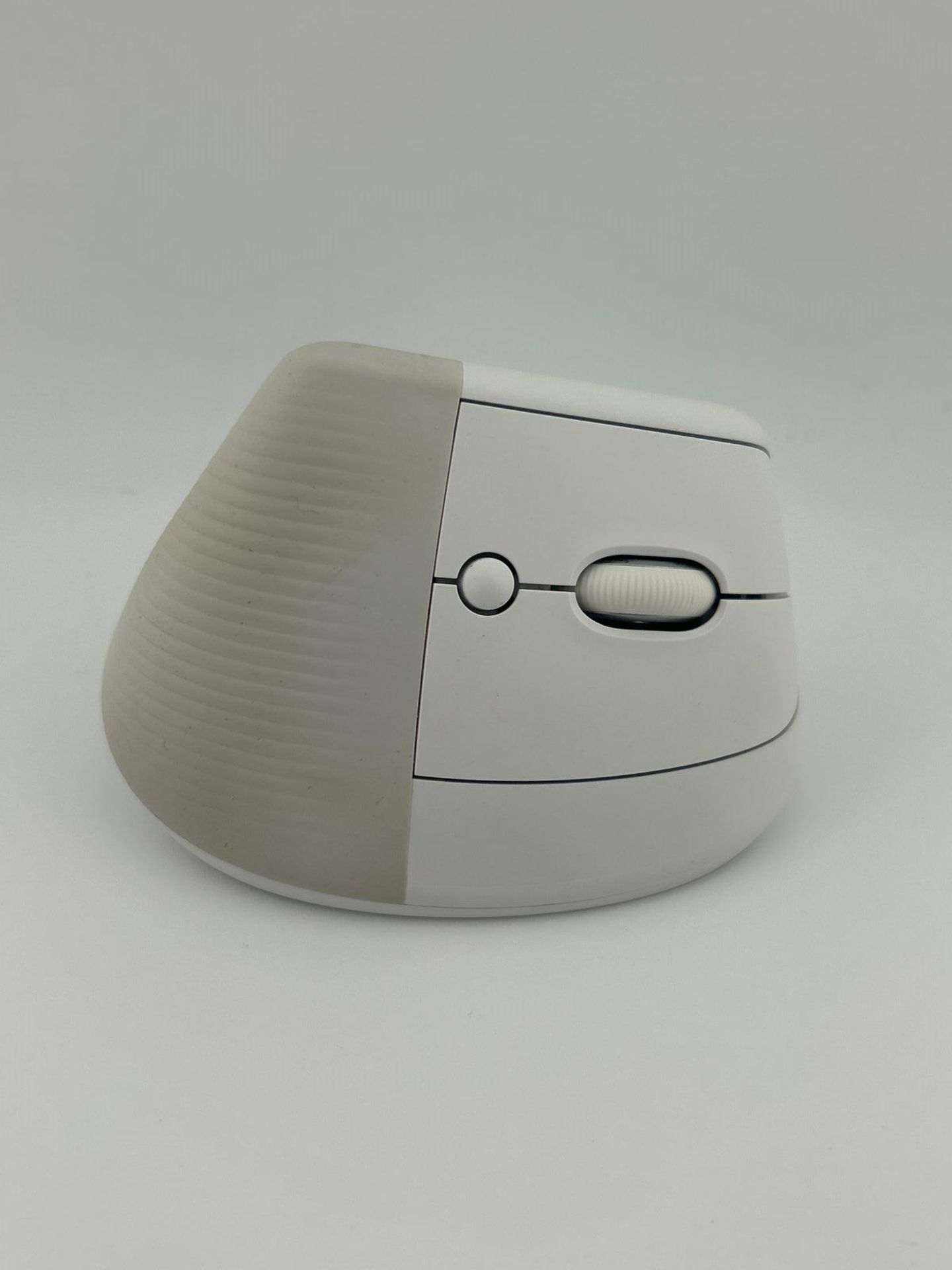 Retail TitleLogitech Lift Vertical Ergonomic Mouse, Wireless, Bluetooth ...