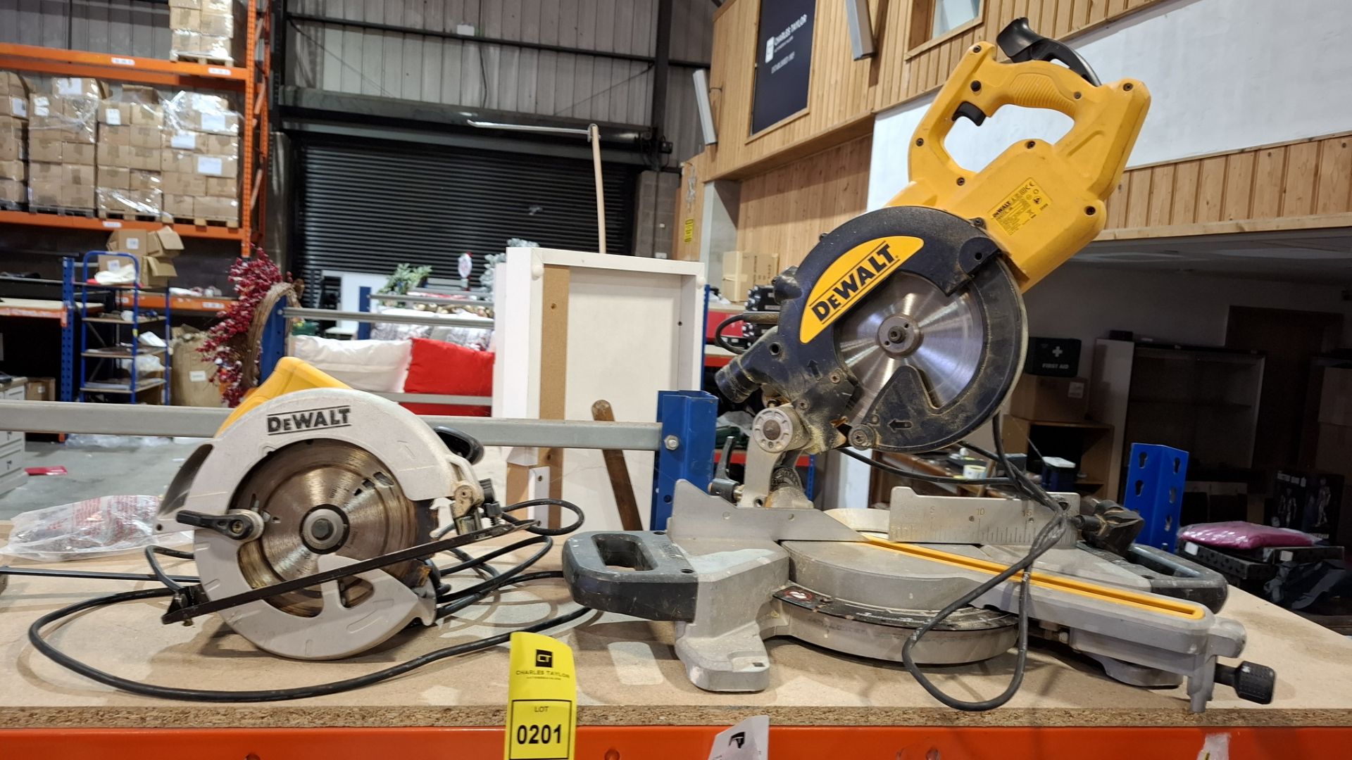 2 X PIECE MIXED TOOL LOT TO INCLUDE 1X DEWALT DWS773-GB MITRE CHOP SAW ...