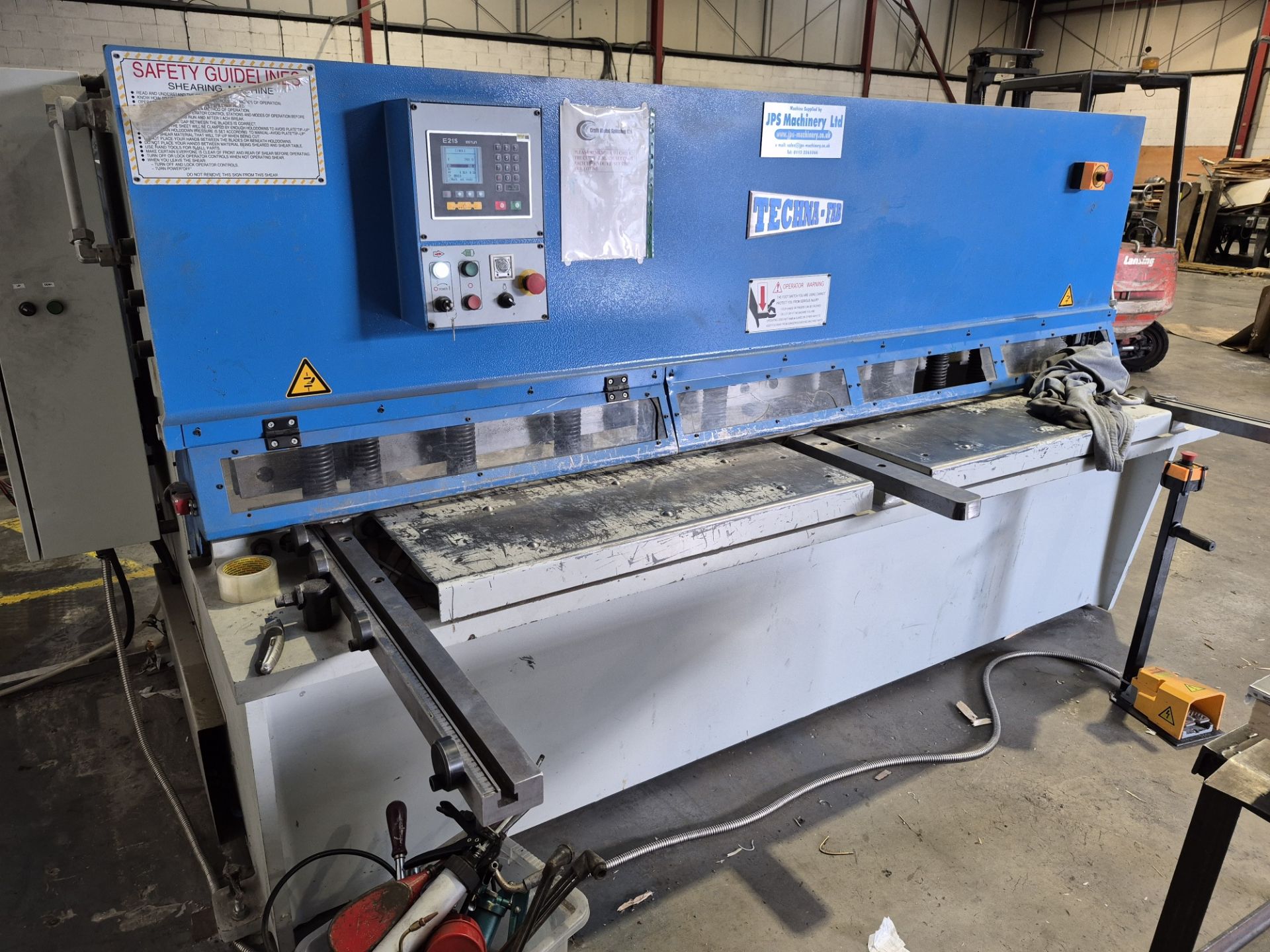 TECHNA FAB HYDRAULIC SWING SHEAR GUILLOTINE, MODEL QC12K 6 X 2500 ...