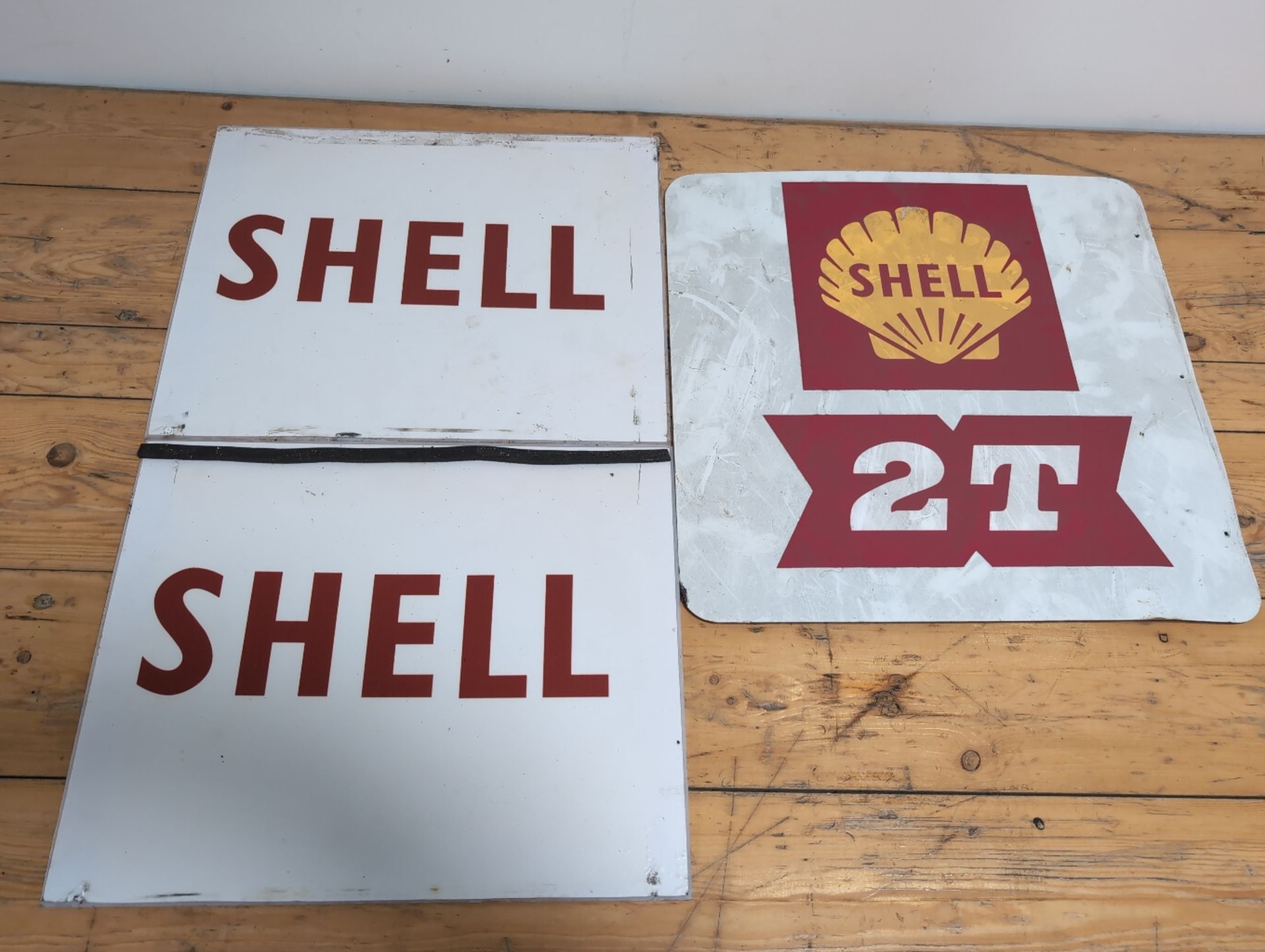 3no. Shell signs, modern creation, largest 40x40cm