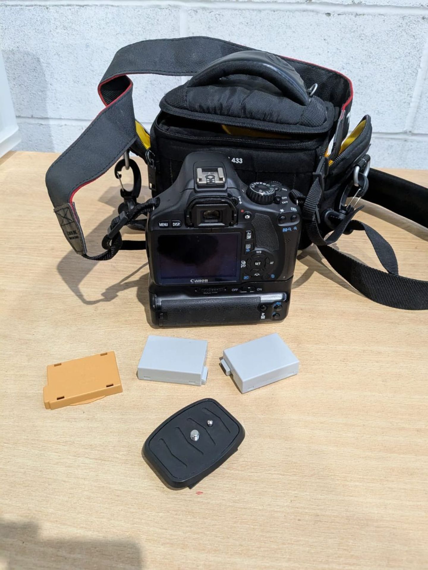 Grade-C1 ref LOT116 Canon SLR Digital Camera - Orig. RRP œ299.99 Stock ...