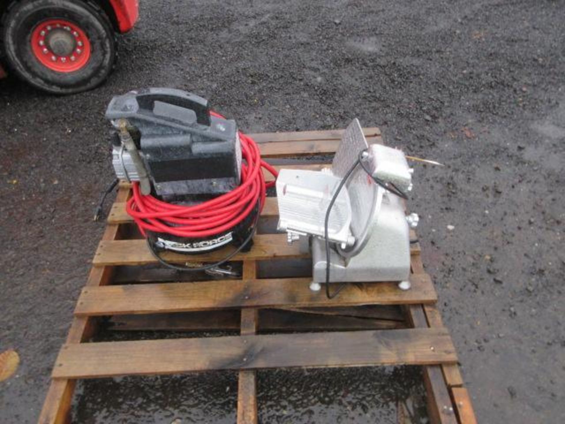 PRIMO COMMERCIAL MEAT SLICER & TASK FORCE 4-GALLON PANCAKE AIR COMPRESSOR