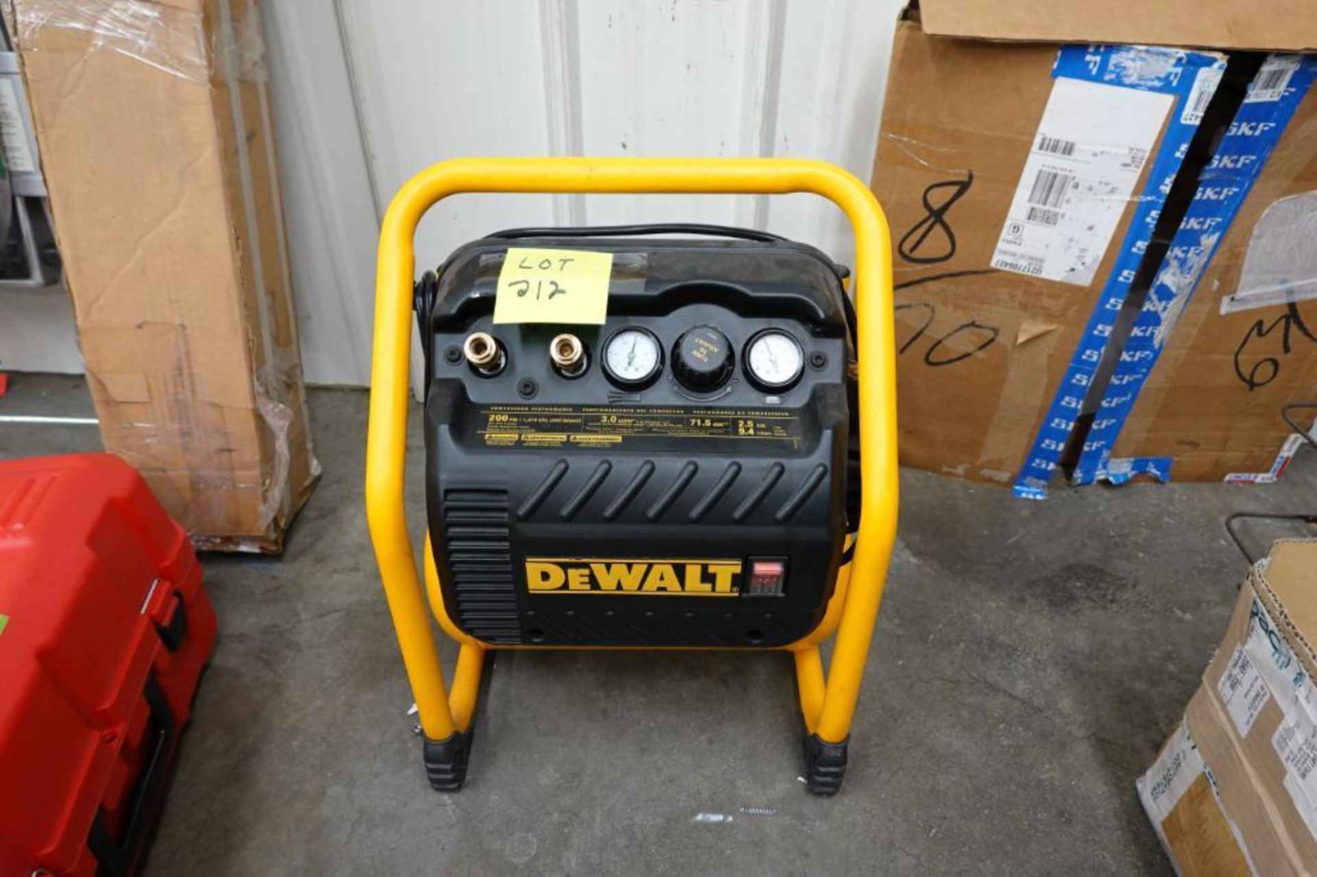 Dewalt portable compressor, 2.5 gallon, 3.0 scfm, 200 psi**{3rd Party ...