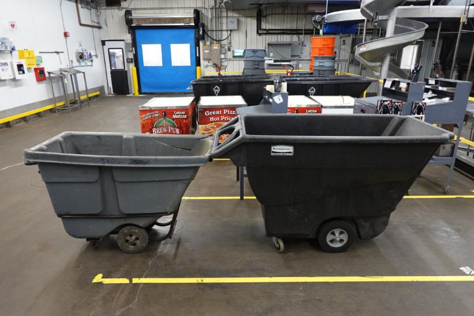 Poly rolling dump bins (EACH)**{3rd Party Simple Rigging and Loading ...