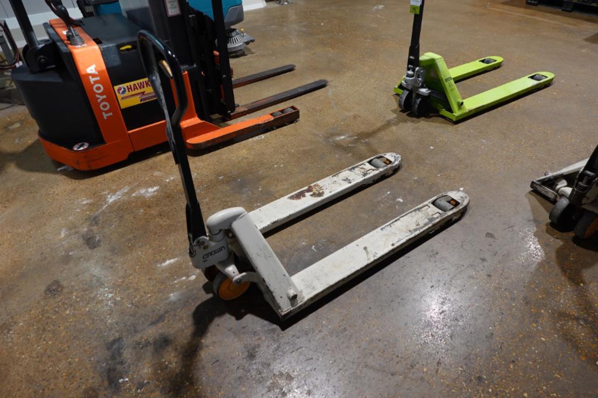 Crown hand pallet jack **{3rd Party Simple Rigging and Loading Fee: $25}**