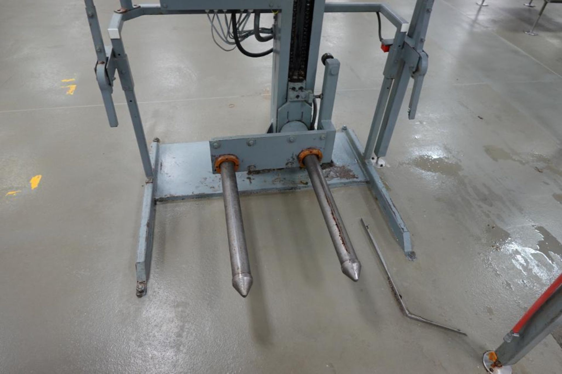 Sveba Dahlen Glimek trough lift with (2) SS dough troughs, 130 in. tall ...