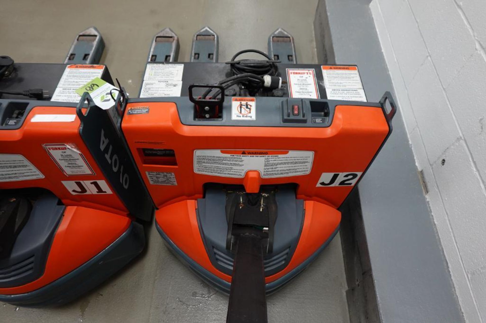 Toyota electric walk behind pallet jack, Model 8HBW23, 4500 lbs ...
