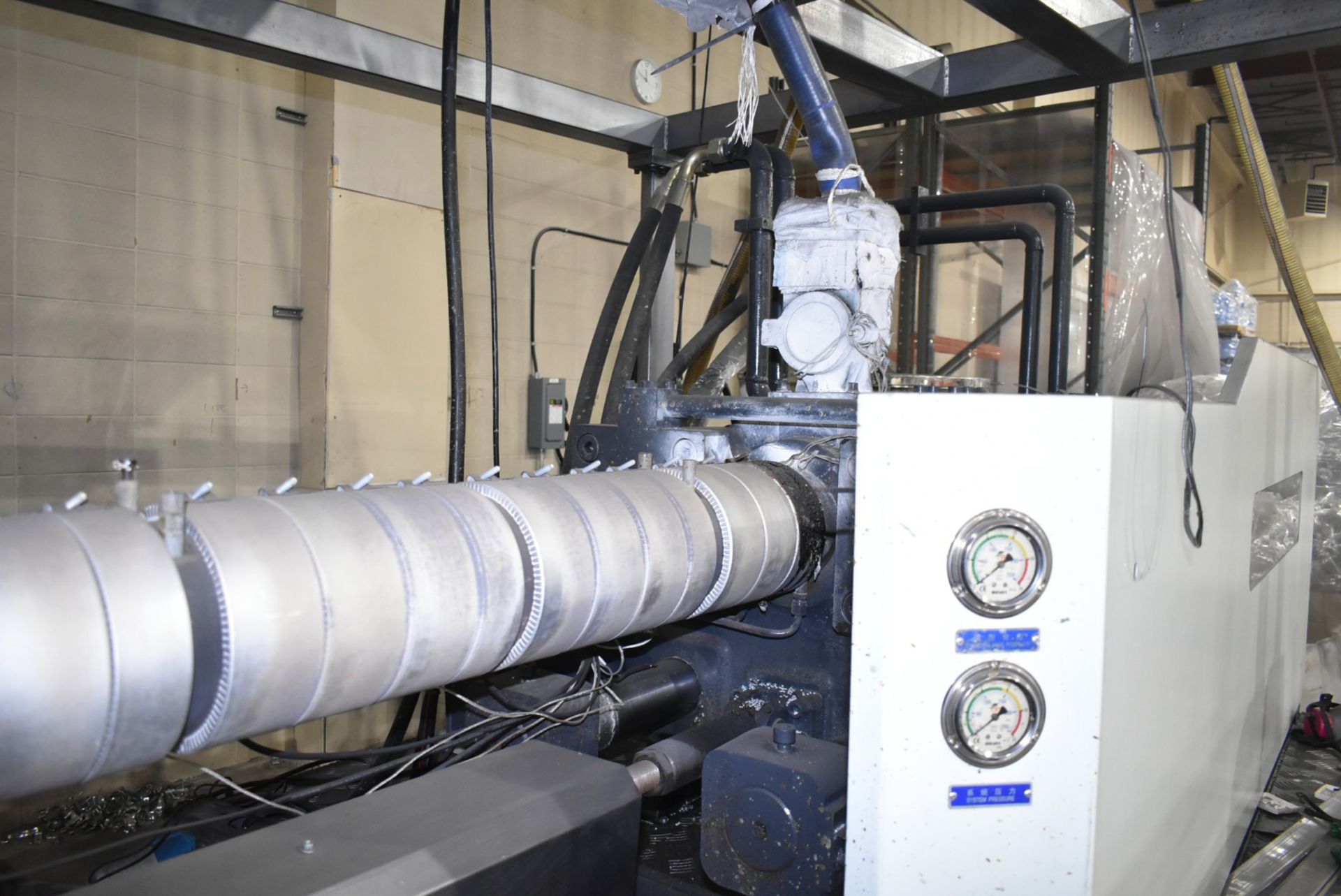 SHENZHEN 3280T INJECTION MOULDING MACHINE WITH PLC CONTROL, 38" X 38 ...