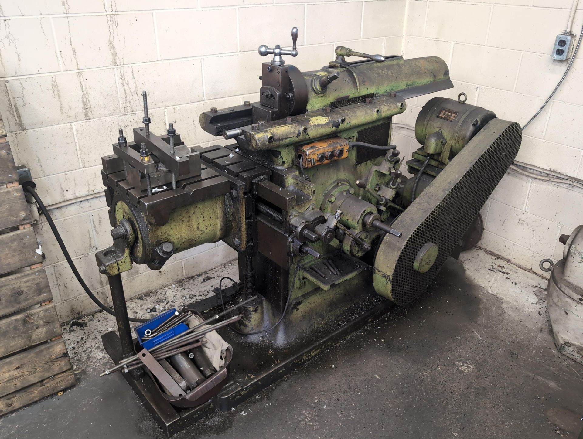 BUTLER 16/18 CRANK SHAPER WITH 14” X 19” T-SLOT TABLE, 18SPM S/N: N/A (CI)