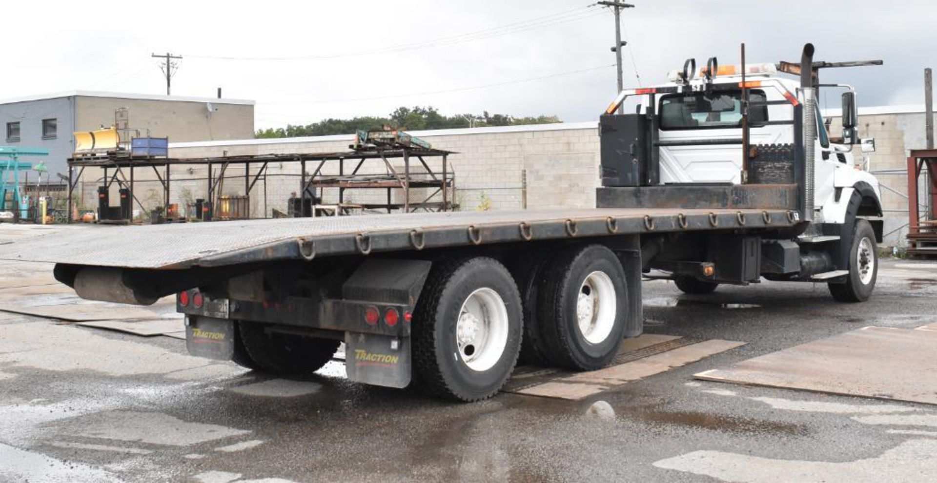 { Choice of lots: 293 } INTERNATIONAL (2012) 7600SBA TILT ‘N’ LOAD ...