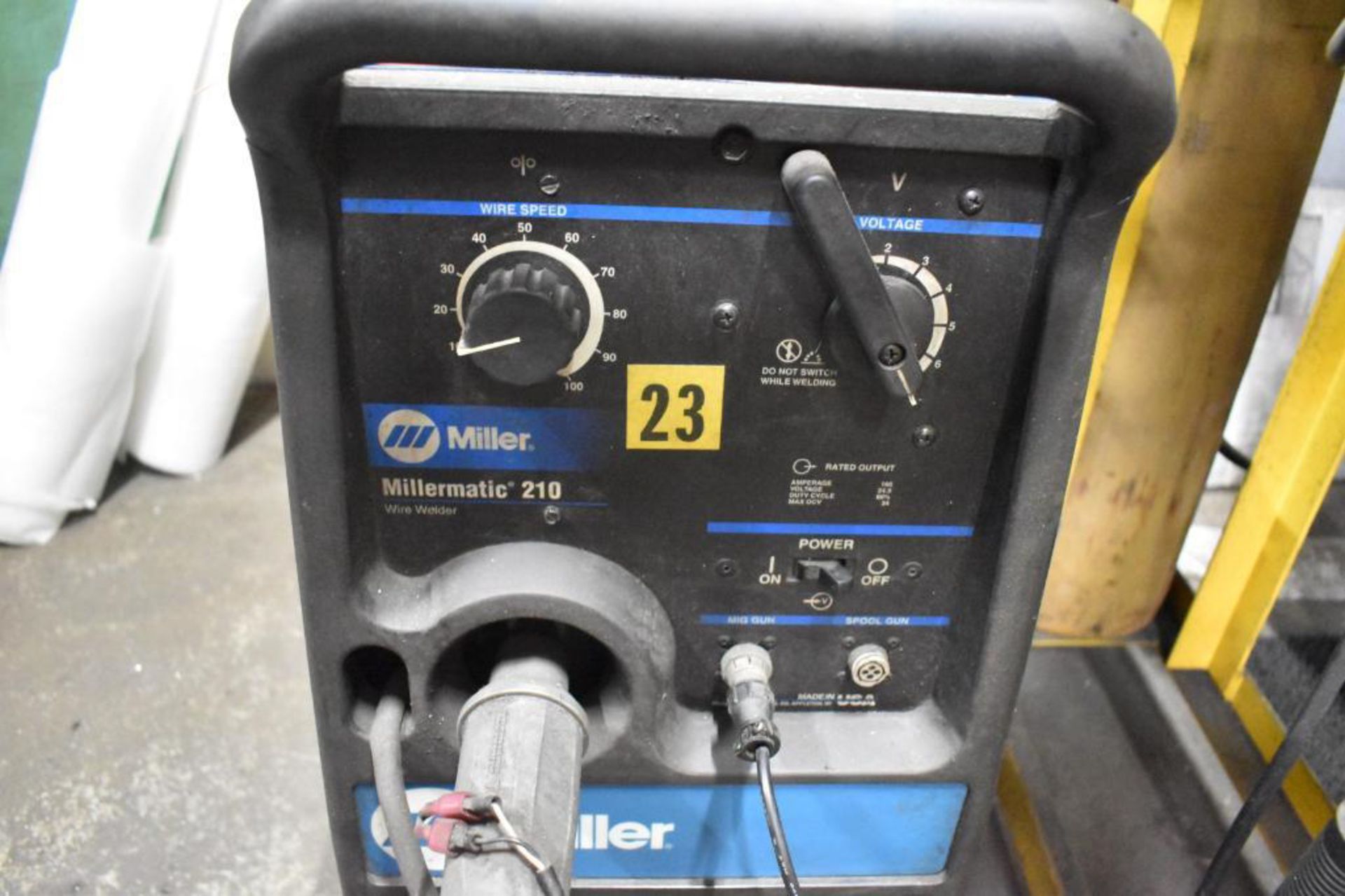 { Choice of lots: 22 } MILLER MILLERMATIC 210 MIG WELDER WITH CABLES ...