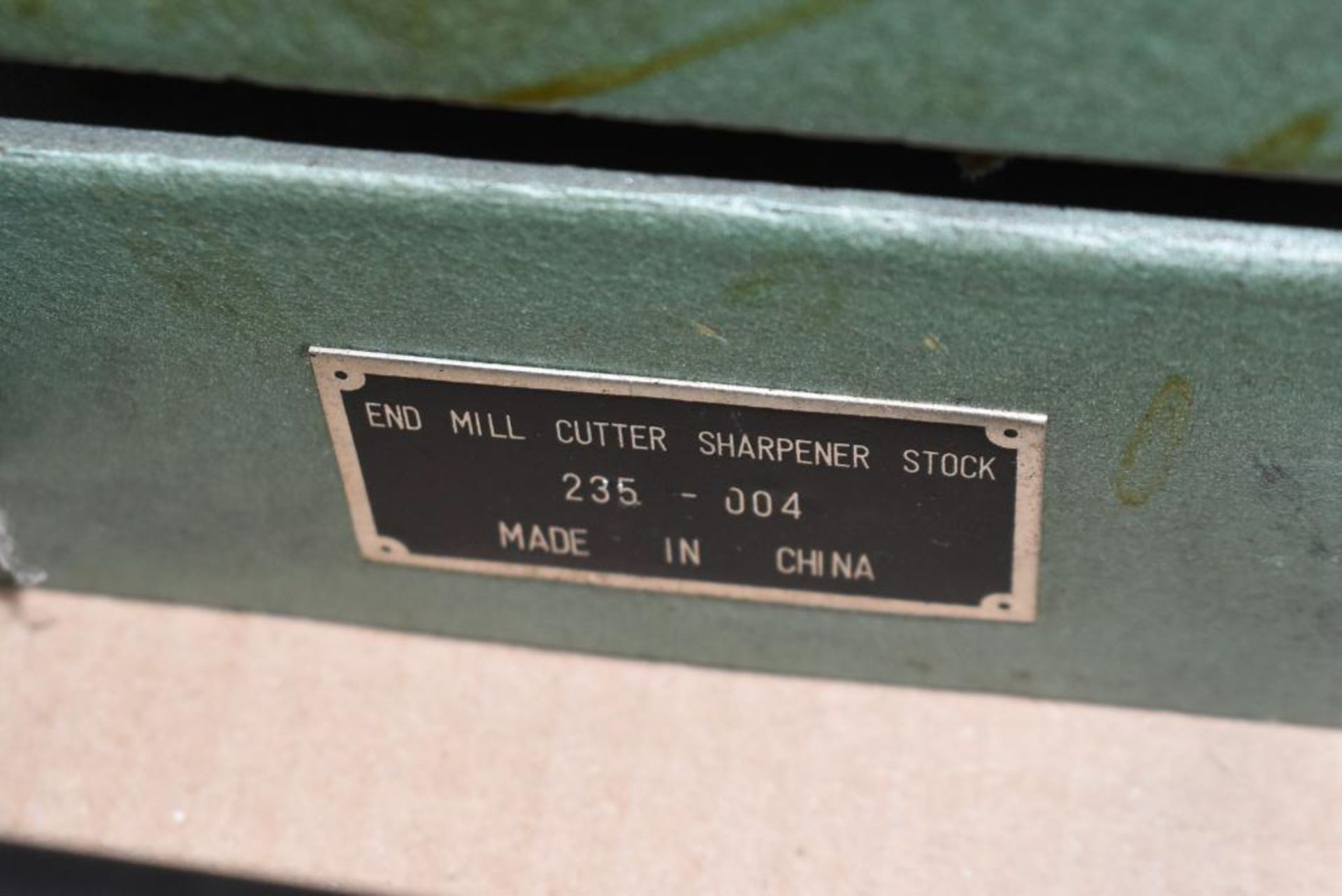 LOT/ INDEXING HEAD WITH END MILL CUTTER SHARPENER