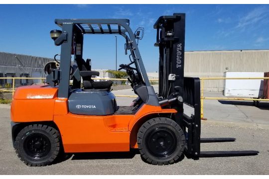 TOYOTA (2011) 7FGU35 8,000 LB. CAPACITY LPG FORKLIFT WITH 132” MAX ...