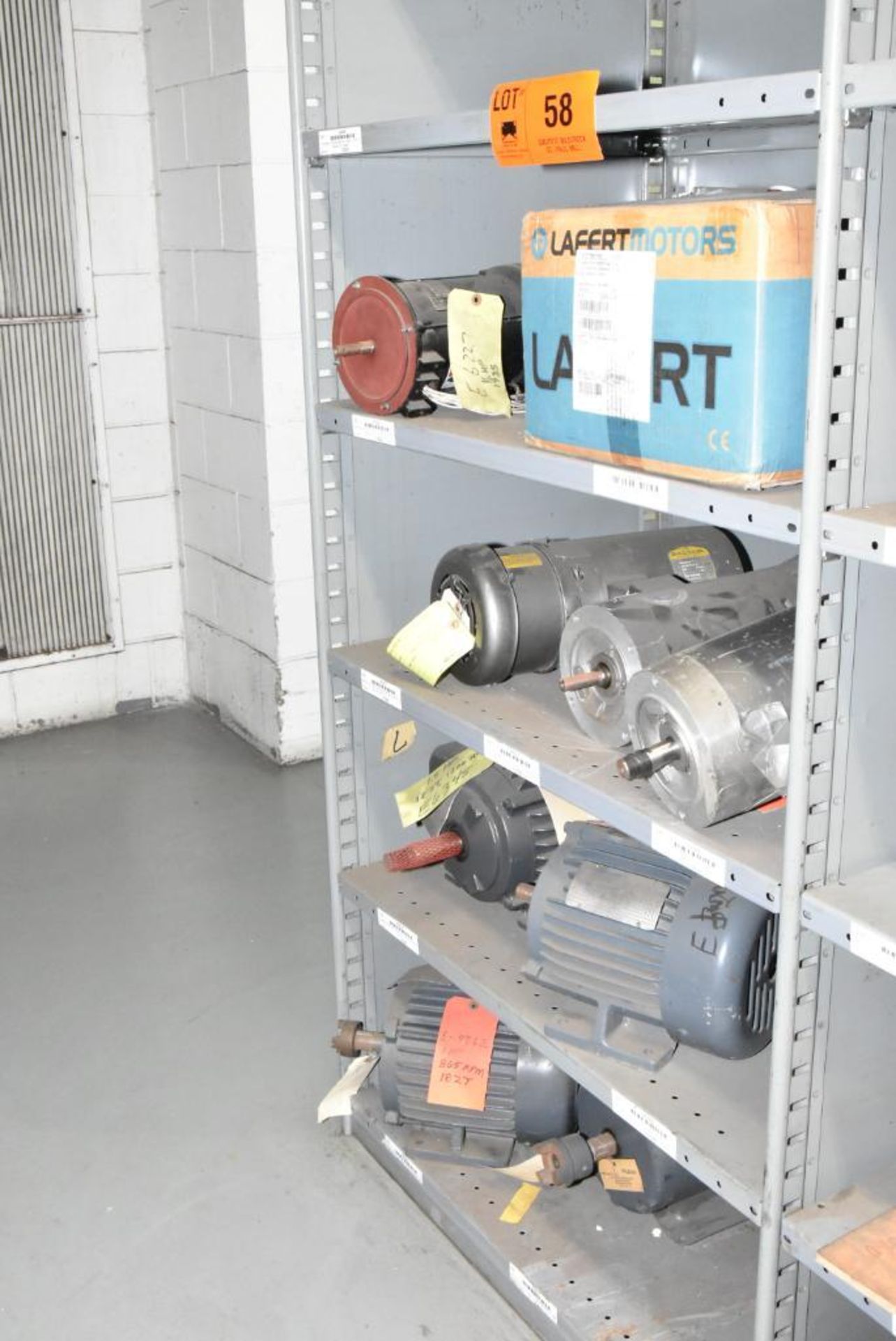 { Choice of lots: 58 } LOT/ CONTENTS OF SHELF - INCLUDING FIXED ...