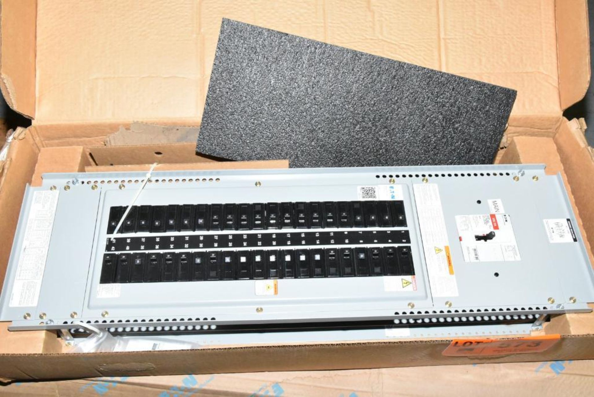 { Choice of lots: 572, 573 } (2021) EATON 208Y/120V BREAKER PANEL