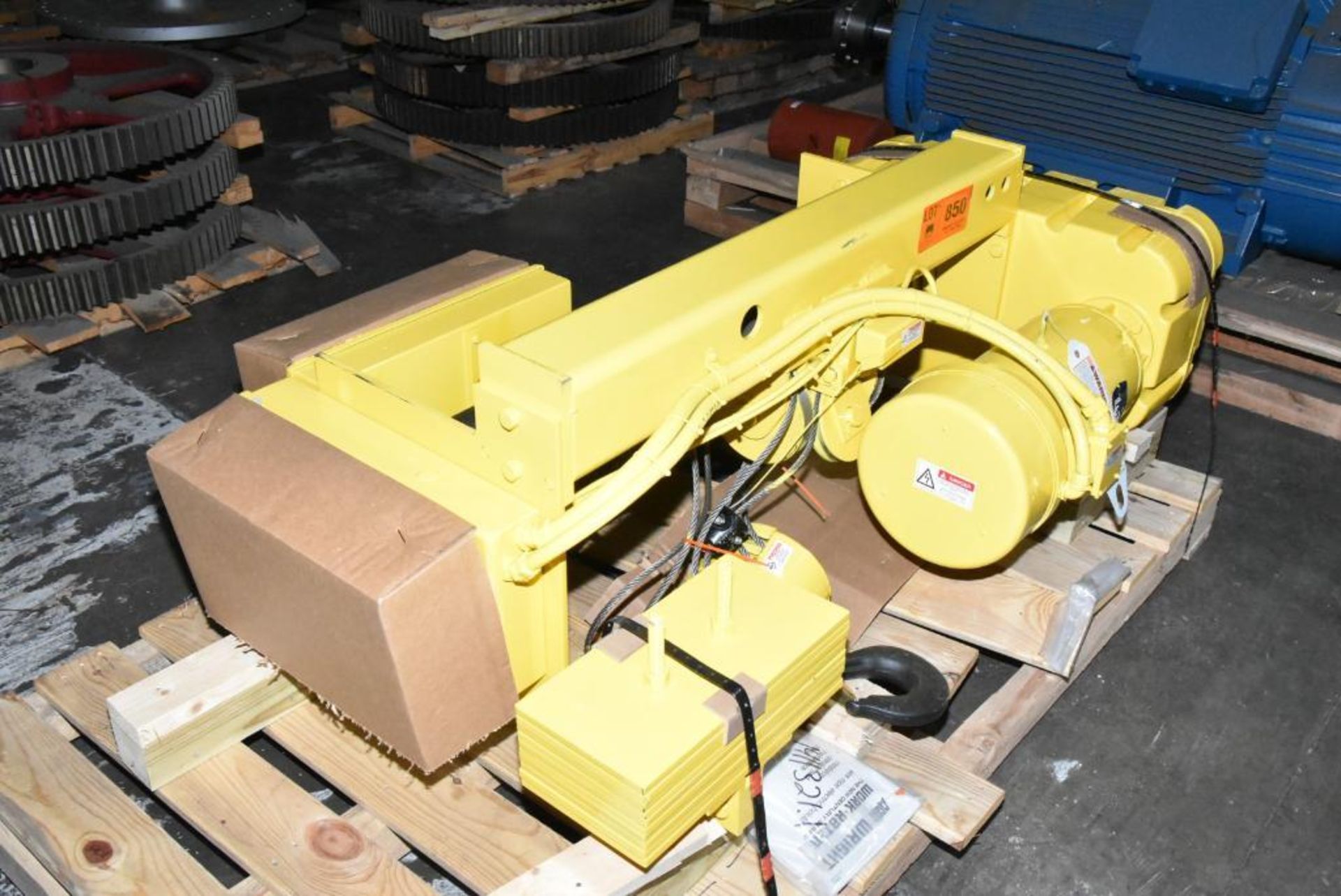 { Choice of lots: 850, 851 } WORK-RATED 10 TON CAPACITY CRANE HOIST ...