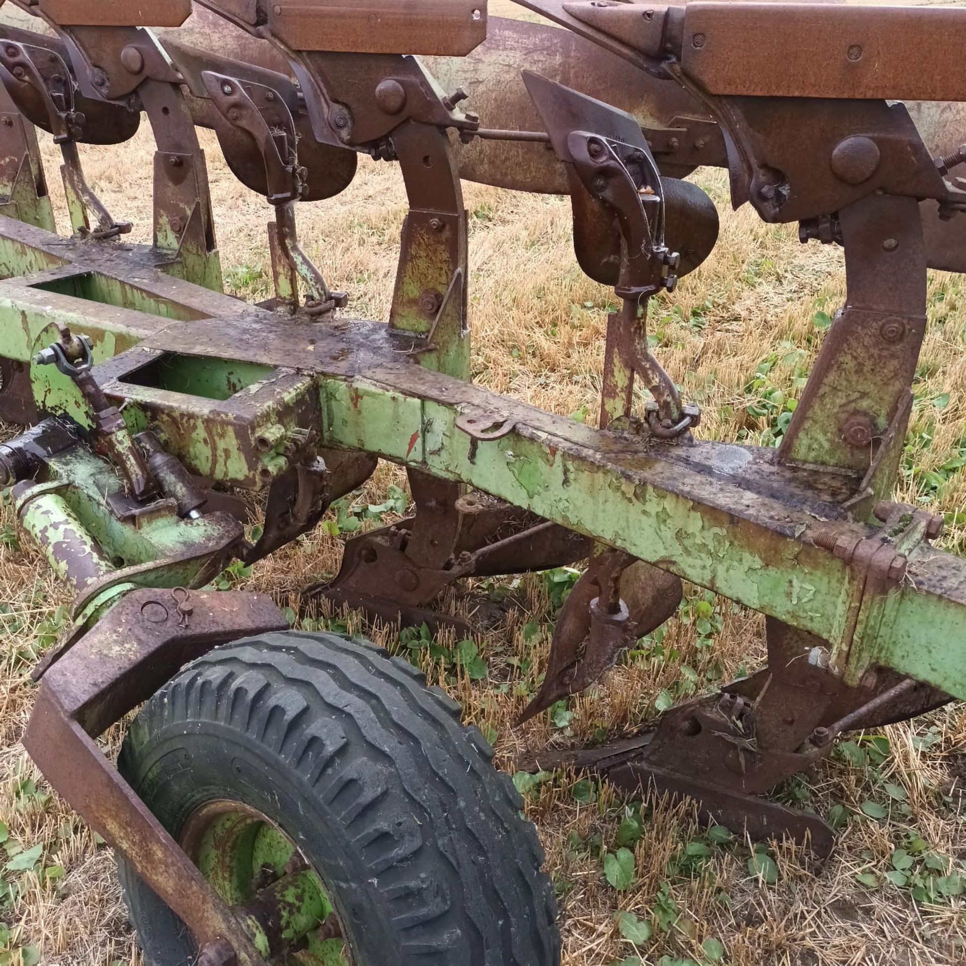DOWDESWELL 6 FURROW REVERSIBLE PLOUGH WITH HYDRAULIC FRONT FURROW ...