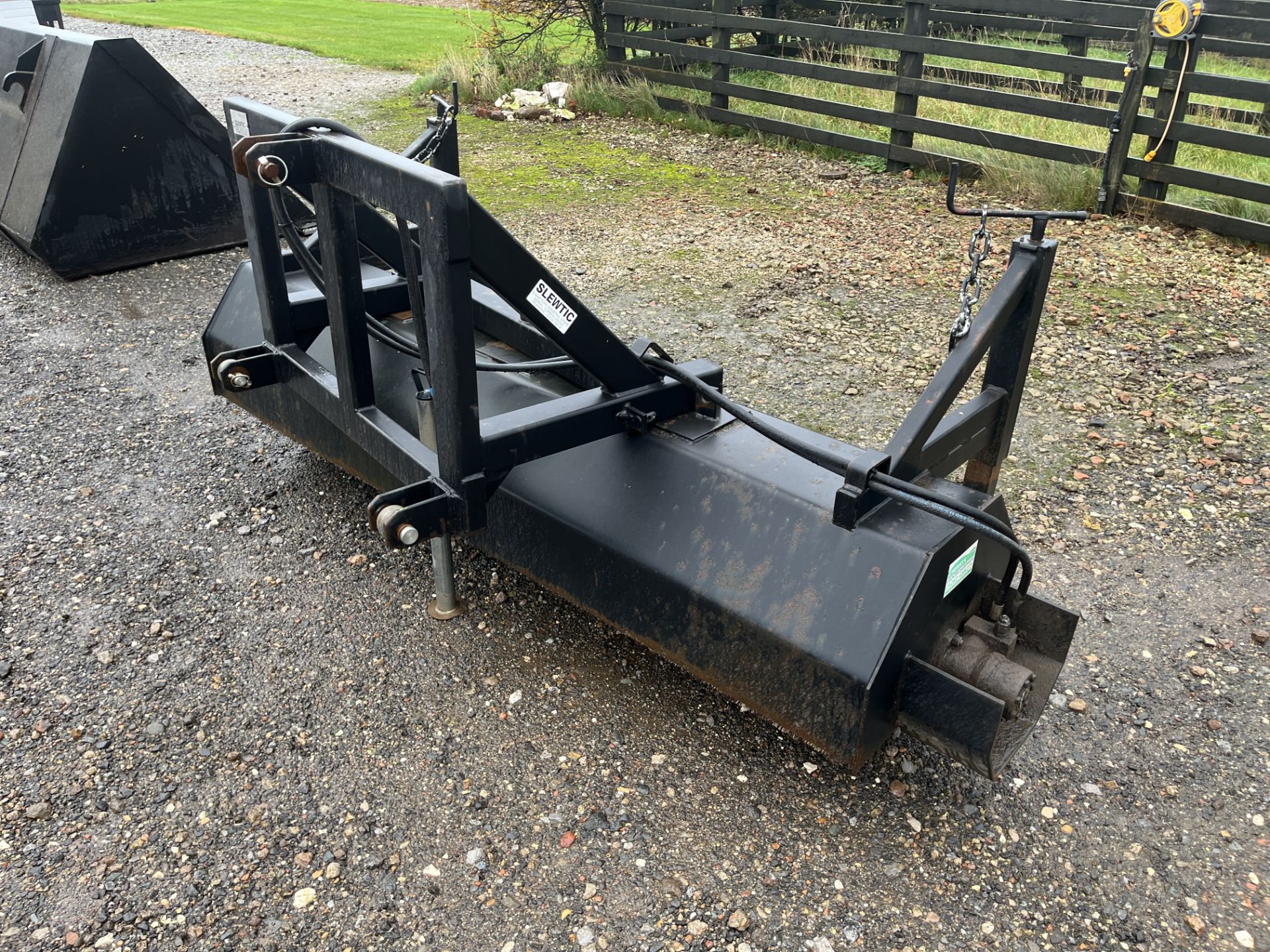 SLEWTIC HYDRAULIC DRIVEN ROAD SWEEPER