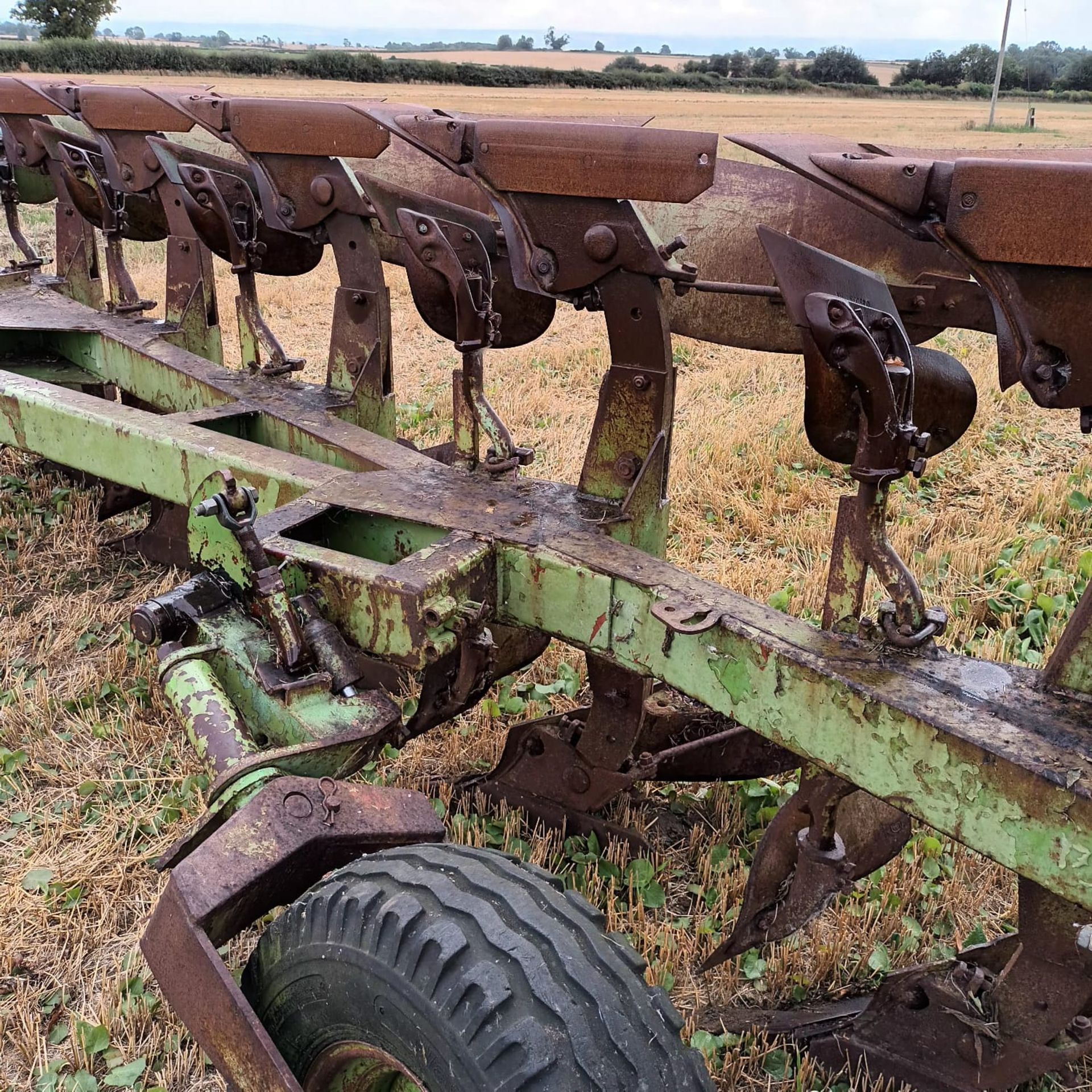 DOWDESWELL 6 FURROW REVERSIBLE PLOUGH WITH HYDRAULIC FRONT FURROW ...