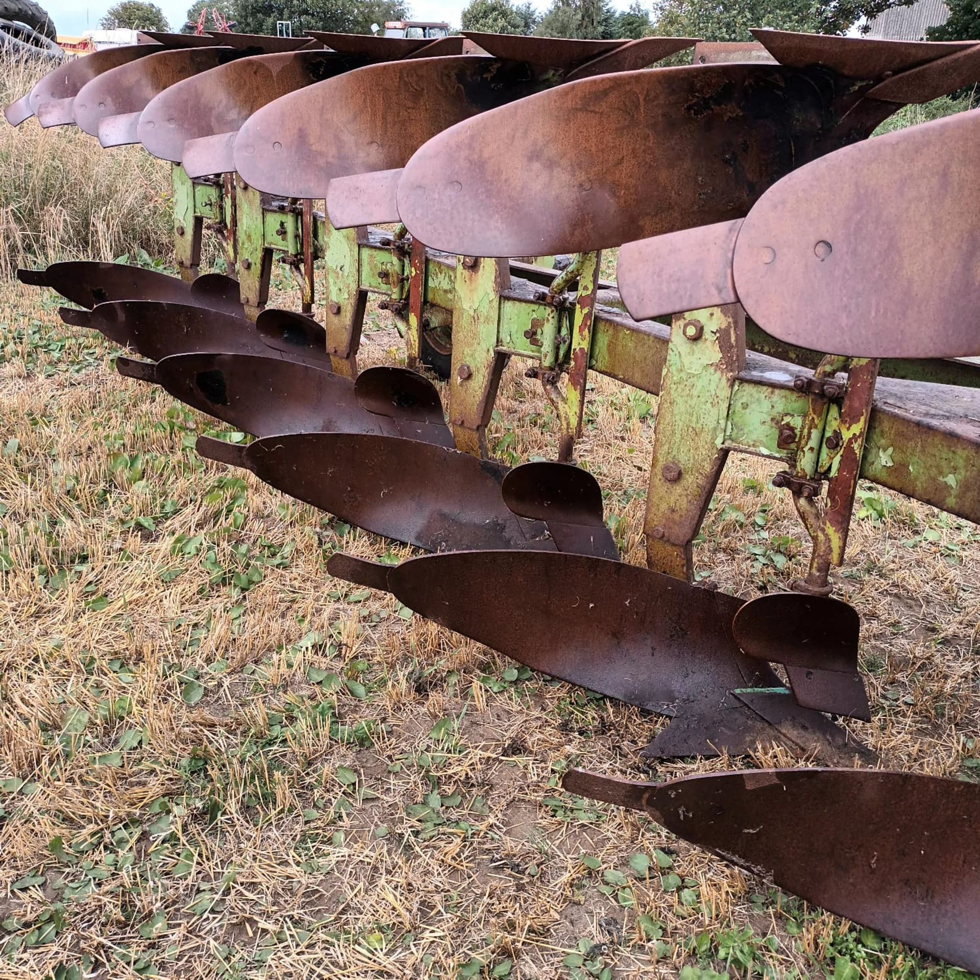 DOWDESWELL 6 FURROW REVERSIBLE PLOUGH WITH HYDRAULIC FRONT FURROW ...