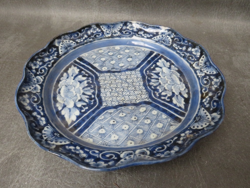 A JAPANESE MEIJI BLUE AND WHITE PLATE, Dia. 22 cm