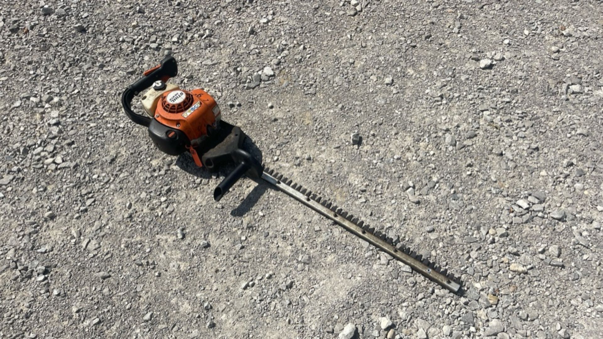 *BEDFORD* STIHL HS87R, SHORT HEDGE CUTTER, STARTS AND RUNS