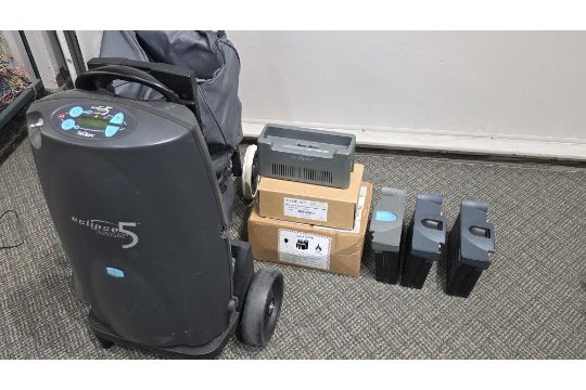 SEQUAL ECLIPSE 5 AUTOSAT OXYGEN CONCENTRATOR W/ CHARGER & 2 BATTERIES