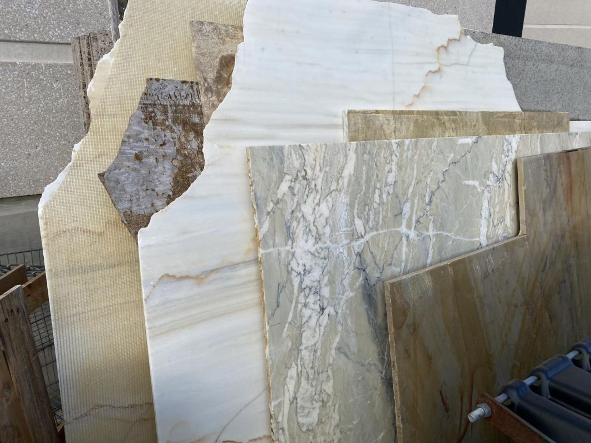 LOT - (18) SLABS ASSTD MARBLE, LIMESTONE, GRANITE, & QUARTZITE - JURA ...