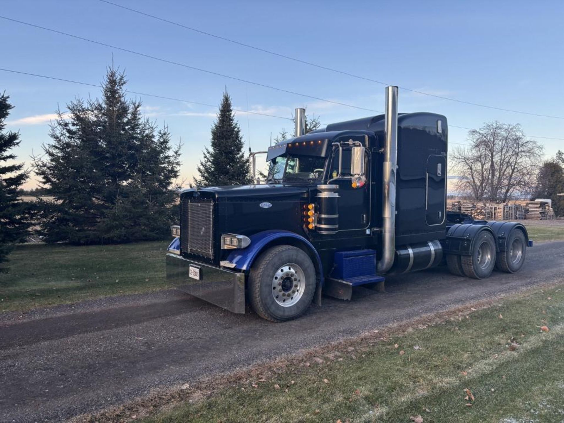 2005 PETERBILT MODEL 379 SHORT NOSE SLEEPER TRUCK W/ 60' RAISED ROOF ...