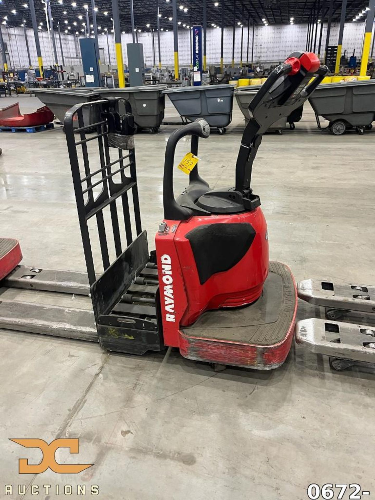 Raymond Single Walkie Rider Model: 8410 S/N: 8411634591 Voltage: 24V ...