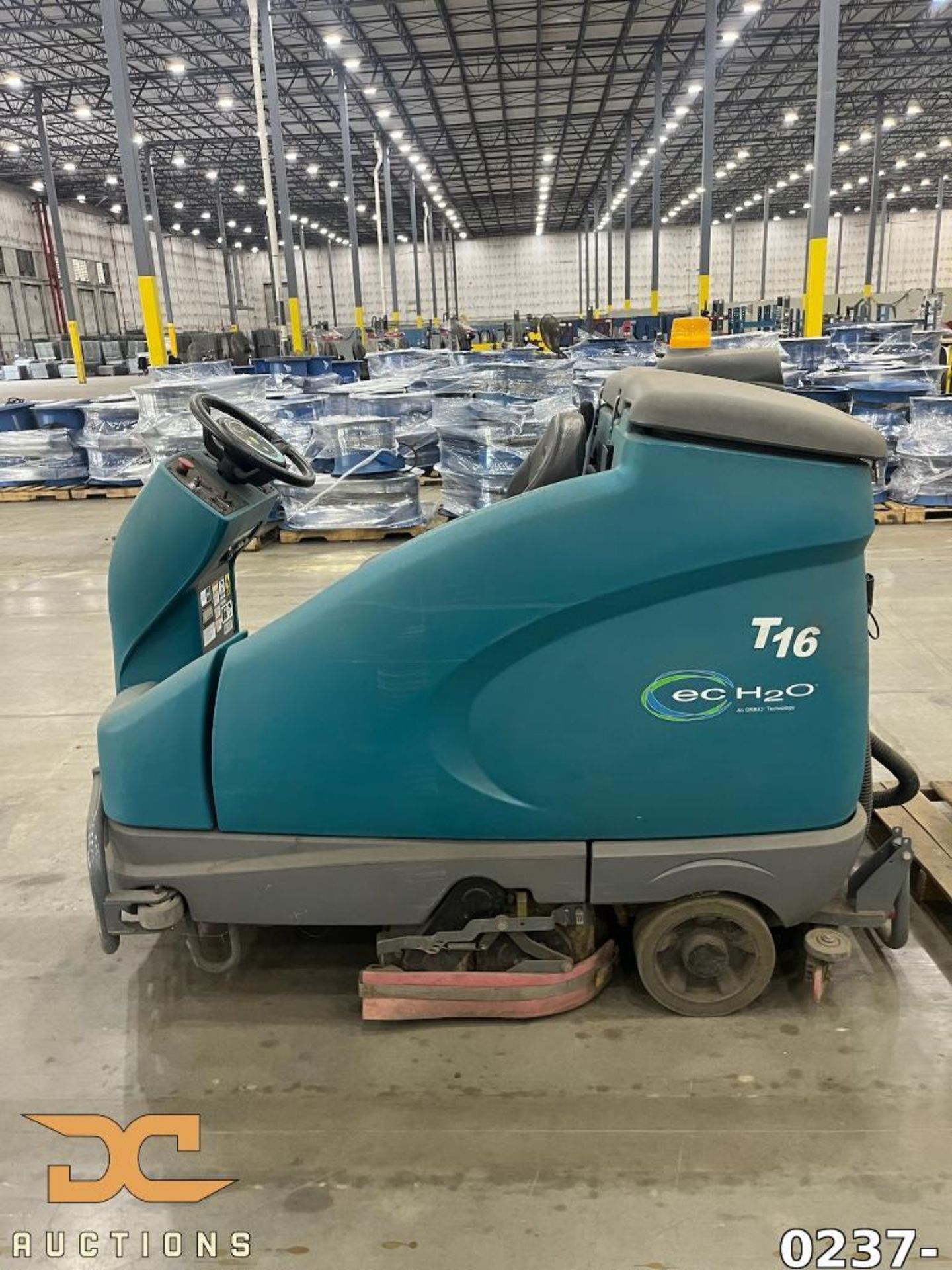 Tennant T16 Ride On Floor Scrubber Model: T16 S/N: T1626429 Voltage ...