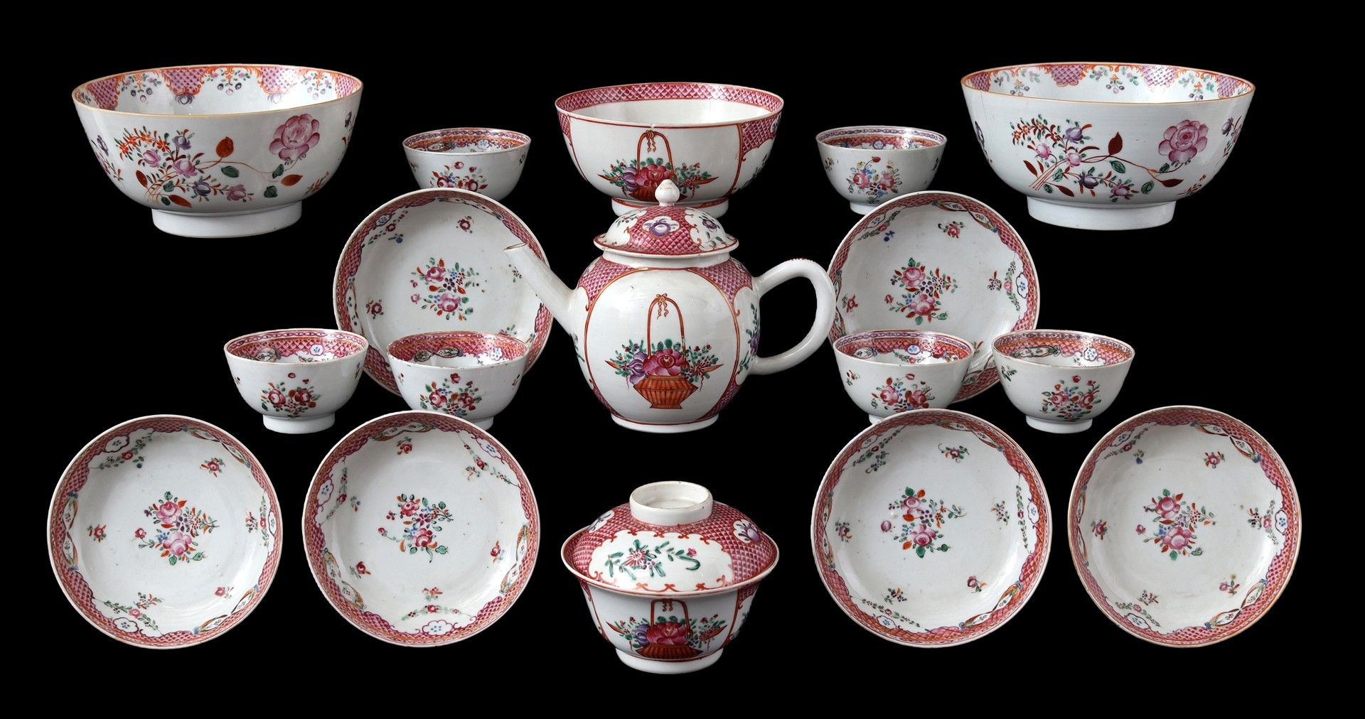 17-piece porcelain Lowestoft set with Famille Rose floral decoration ...