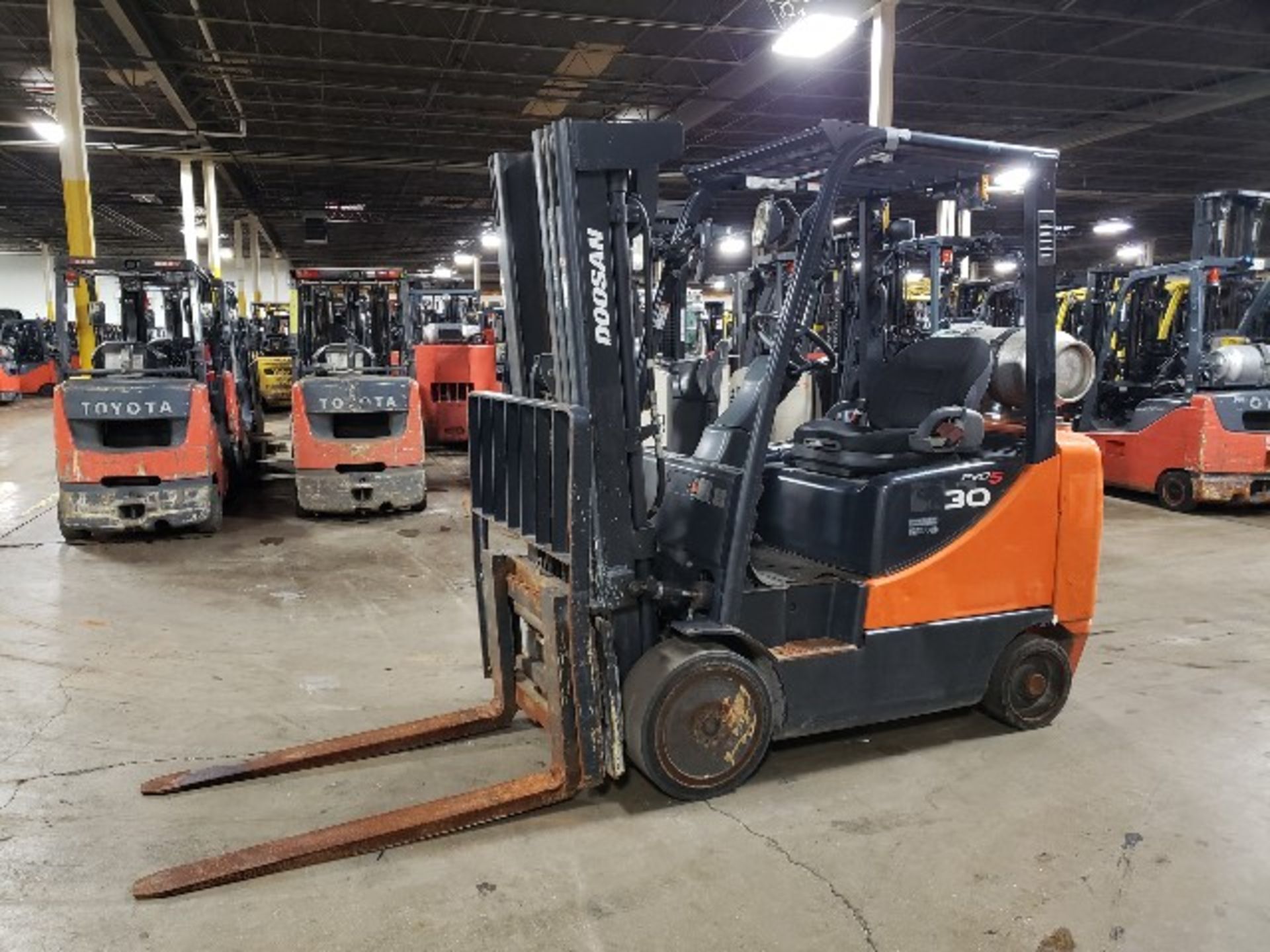 2014 DOOSAN GC30E-5 6,000lbs Capacity LPG (Propane) sideshift 86/187 ...