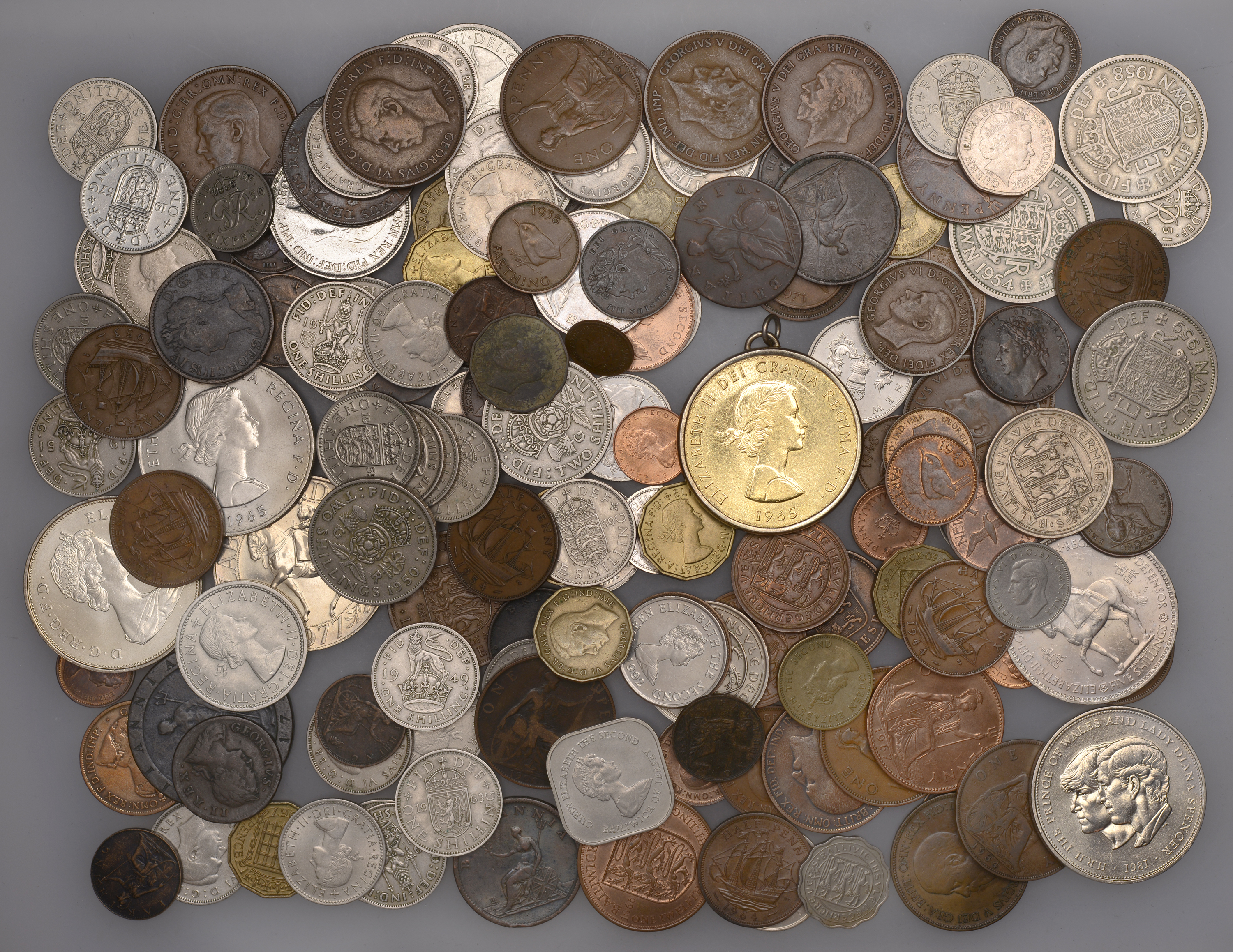Miscellaneous British coins in base metal, various types [Lot]. Varied ...