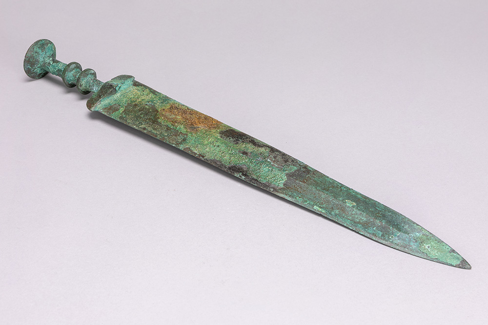 Ancient Chinese tomb find : a Zhou dynasty period sword in bronze with ...