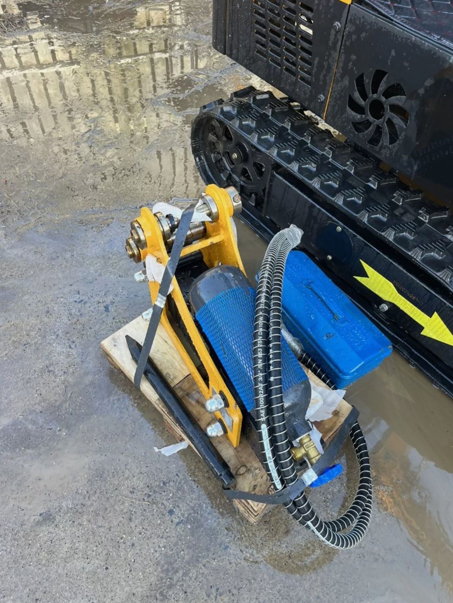 2025 JPC 1.2 Ton Mini Digger + Unused Breaker Brand-new 1.2-ton tracked ...