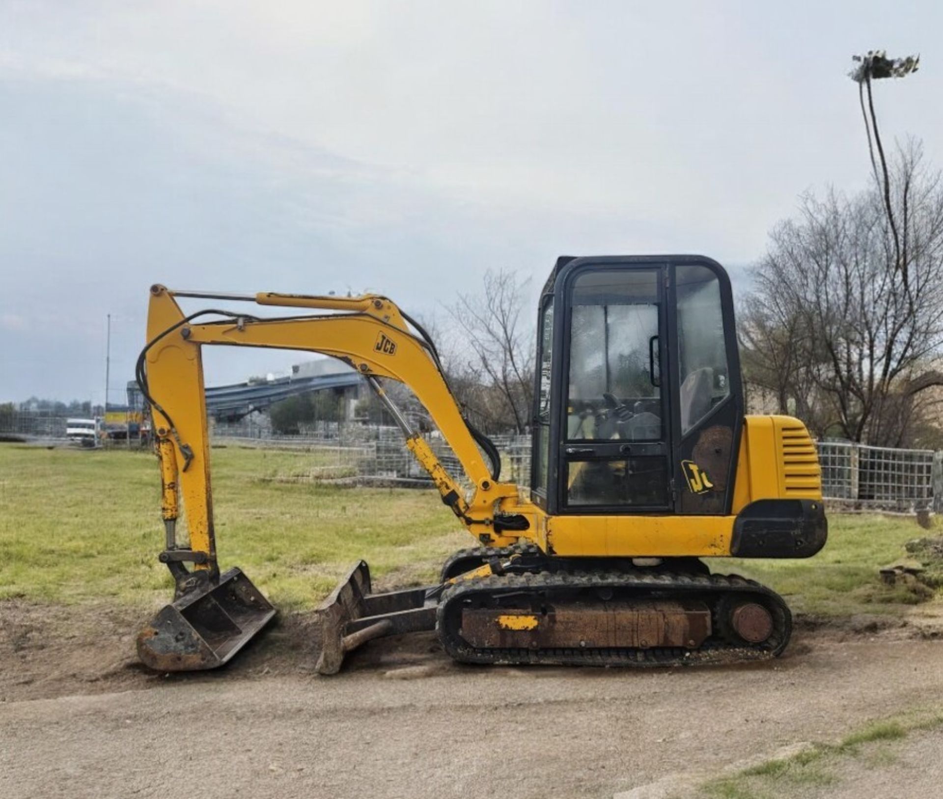 1999 JCB 804 4-Ton Mini Digger Excavator Key Features: Powered by a 3 ...