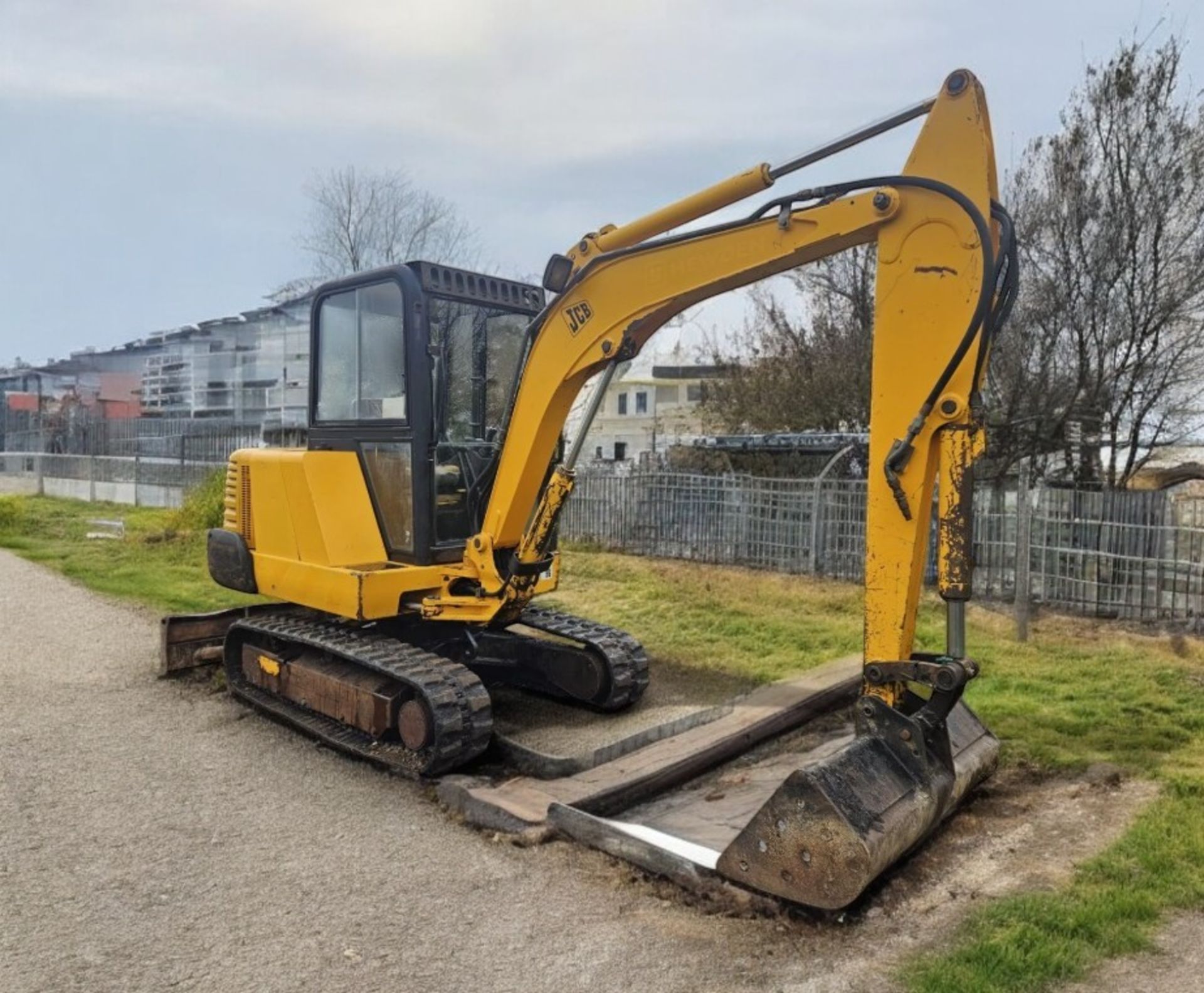 1999 JCB 804 4-Ton Mini Digger Excavator Key Features: Powered by a 3 ...