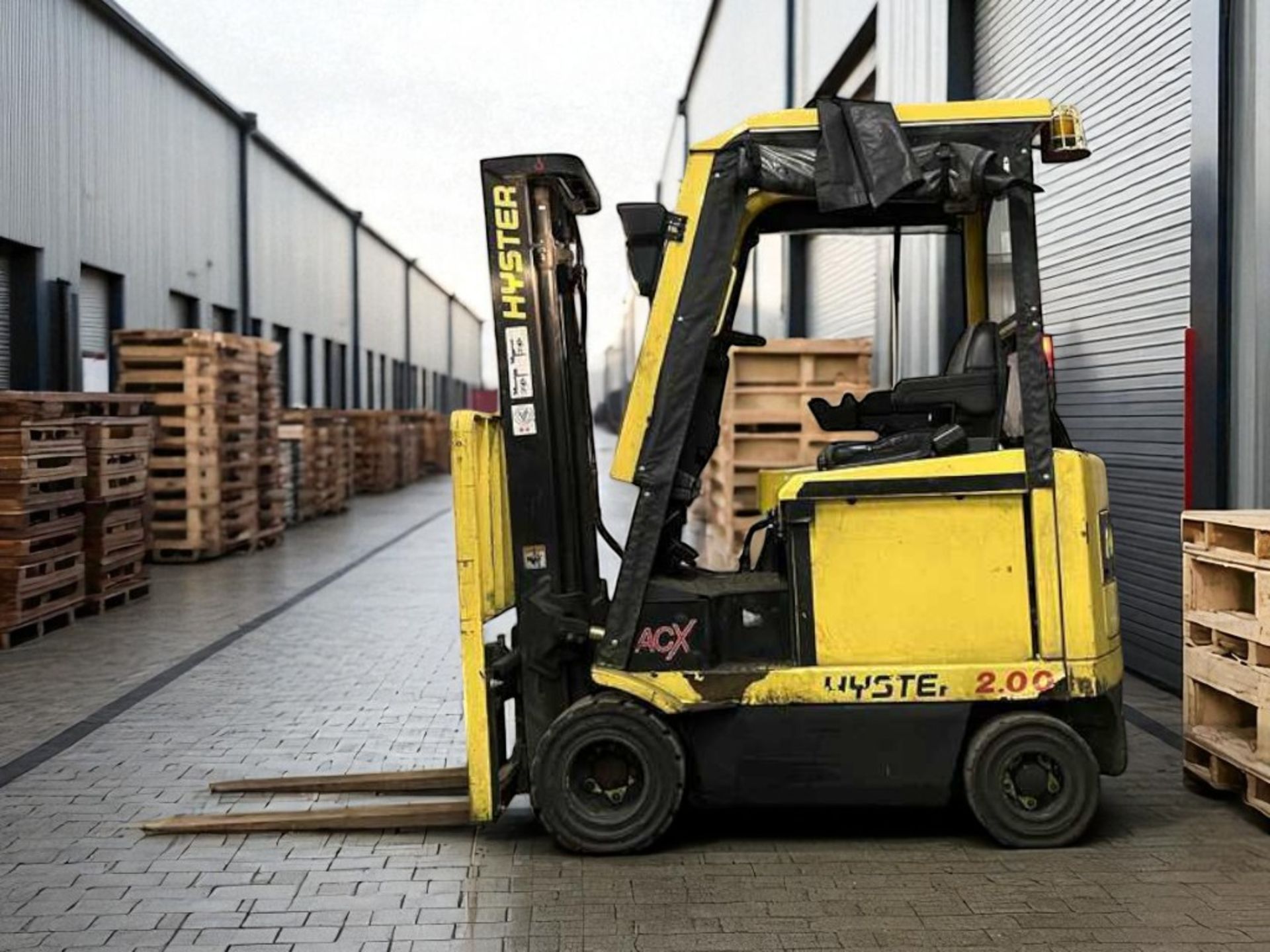 Hyster H2.00XMS – Electric Forklift (4 wheels)Starts, Drives, appears ...